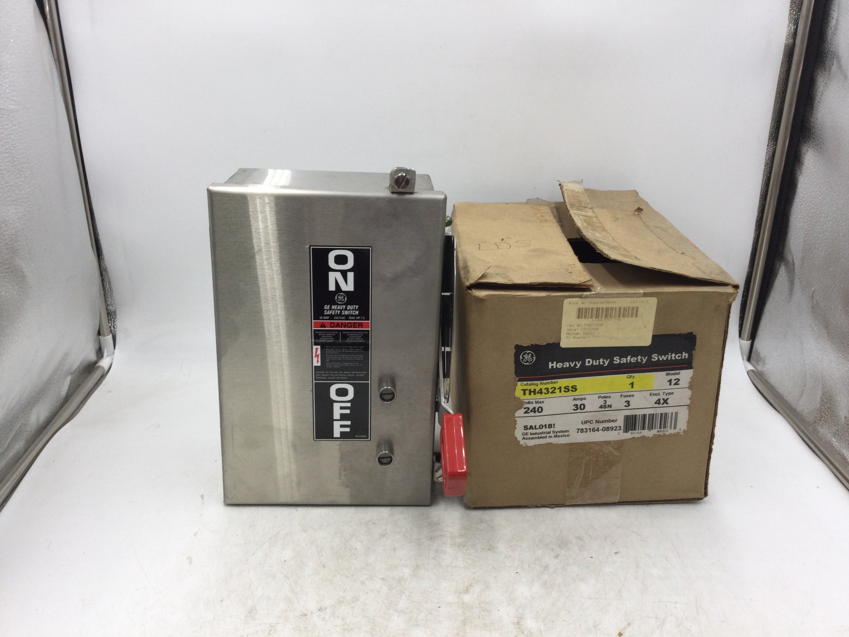 GE TH4321SS 30 Amp 240 Volt 3 Pole Fusible Nema 4/4X Stainless Disconn