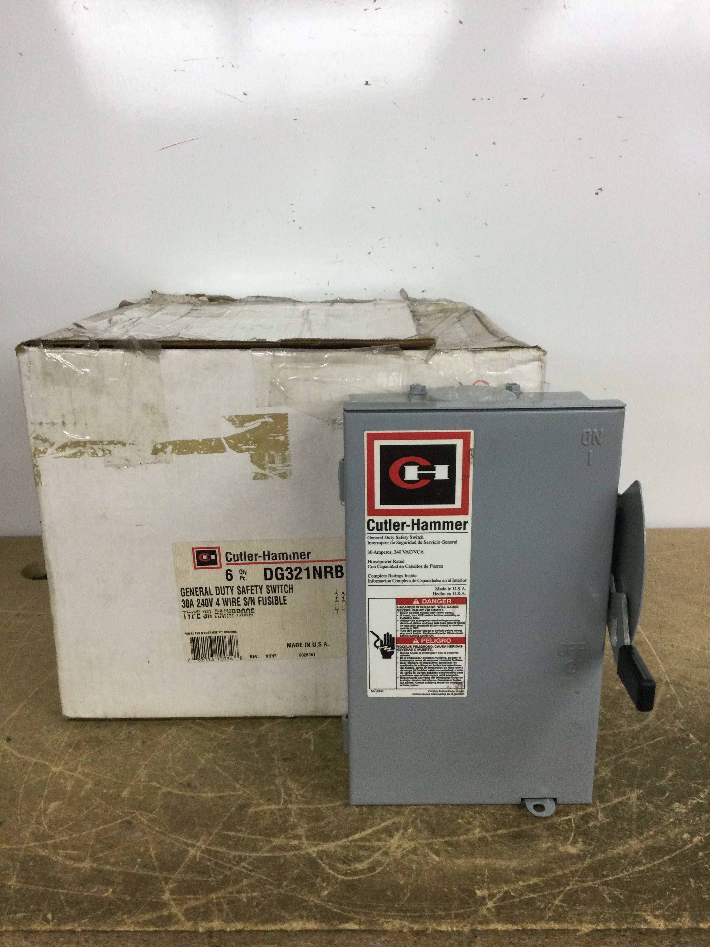 Eaton/Cutler-Hammer DG321NRB 30 Amp 3 Phase 240V Safety Switch 10 7/8"