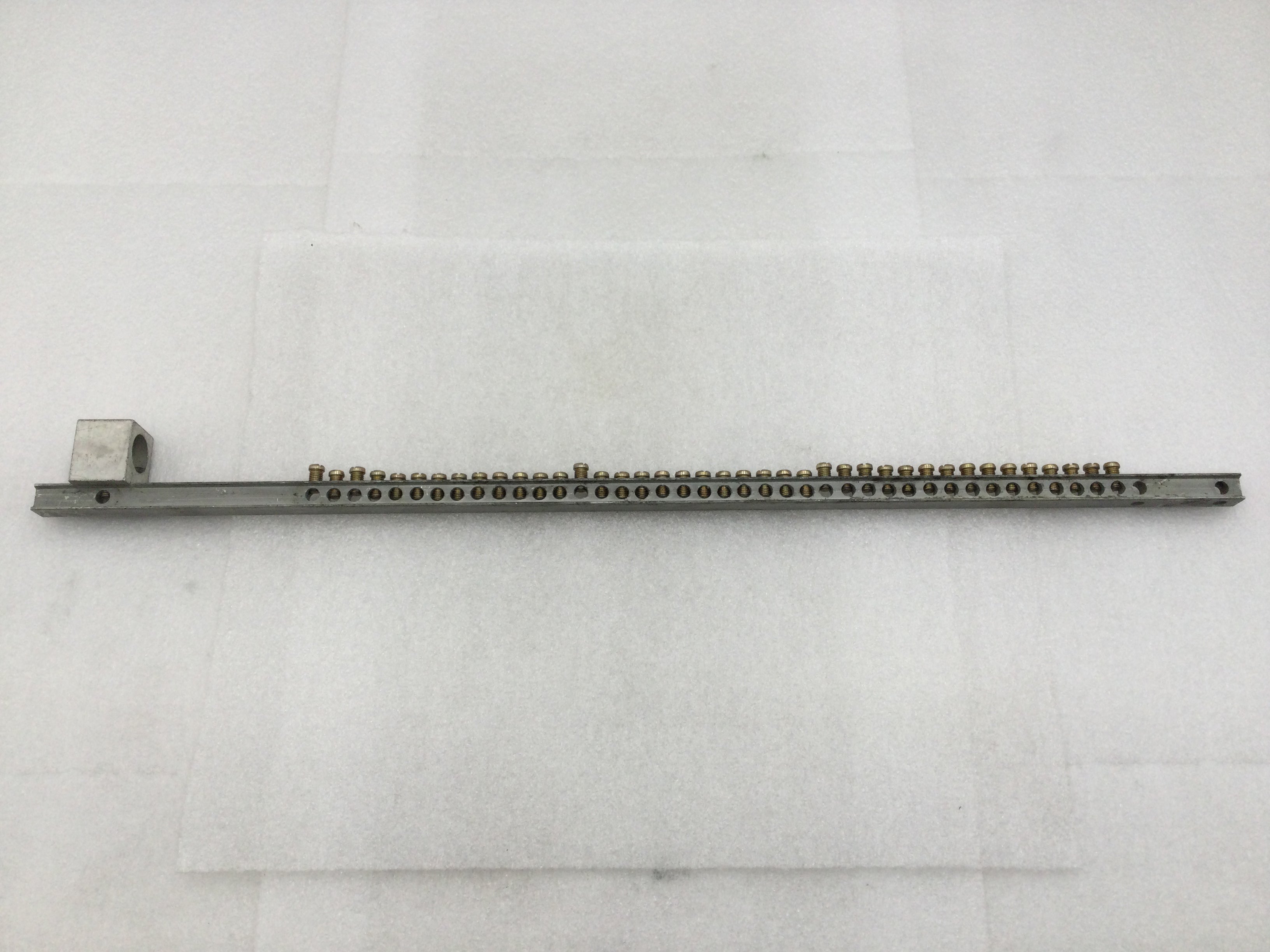 GE 43 Position 4-14 AWG Grounding Bar w/ CMC Addon Lug 21 7/8" x 1/2"