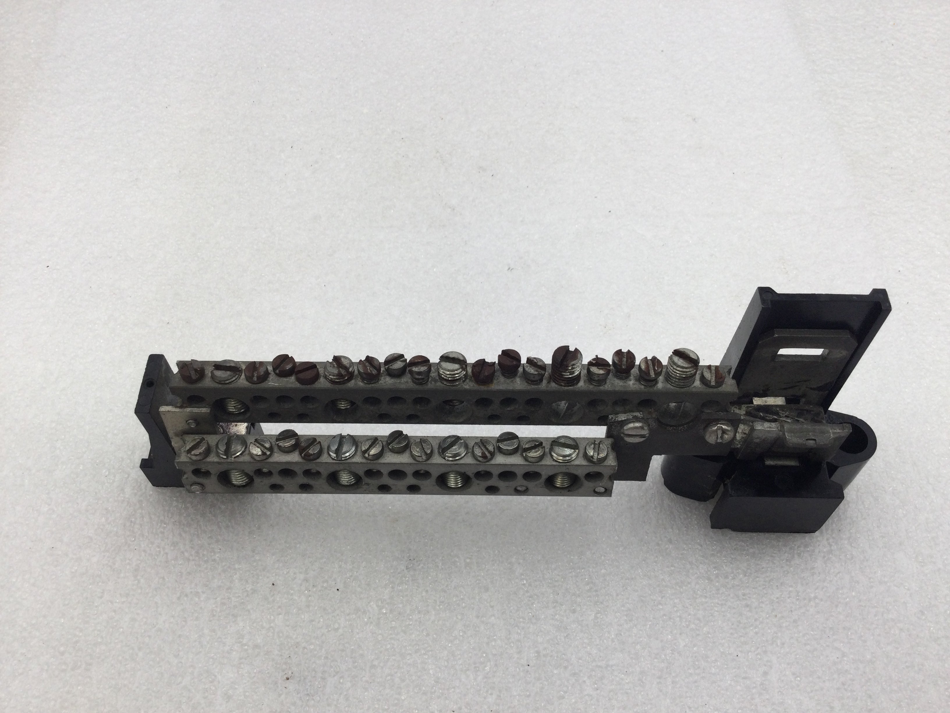 GE General Electric 34 Position Neutral/Isolated Ground Bar