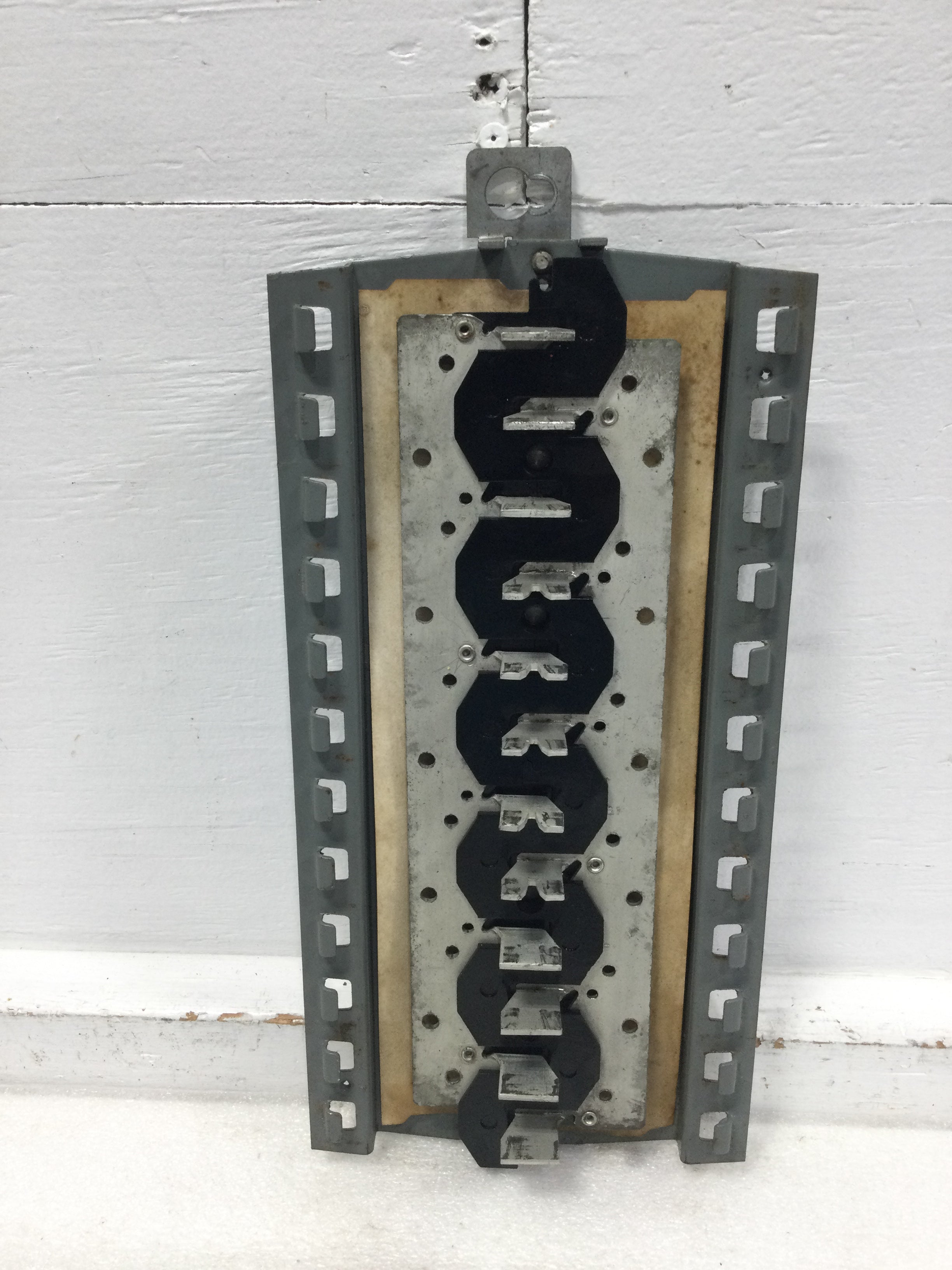 ITE/Siemens 24 Space 120/240VAC No Lugs Load Center Guts Only 6.5" x 1
