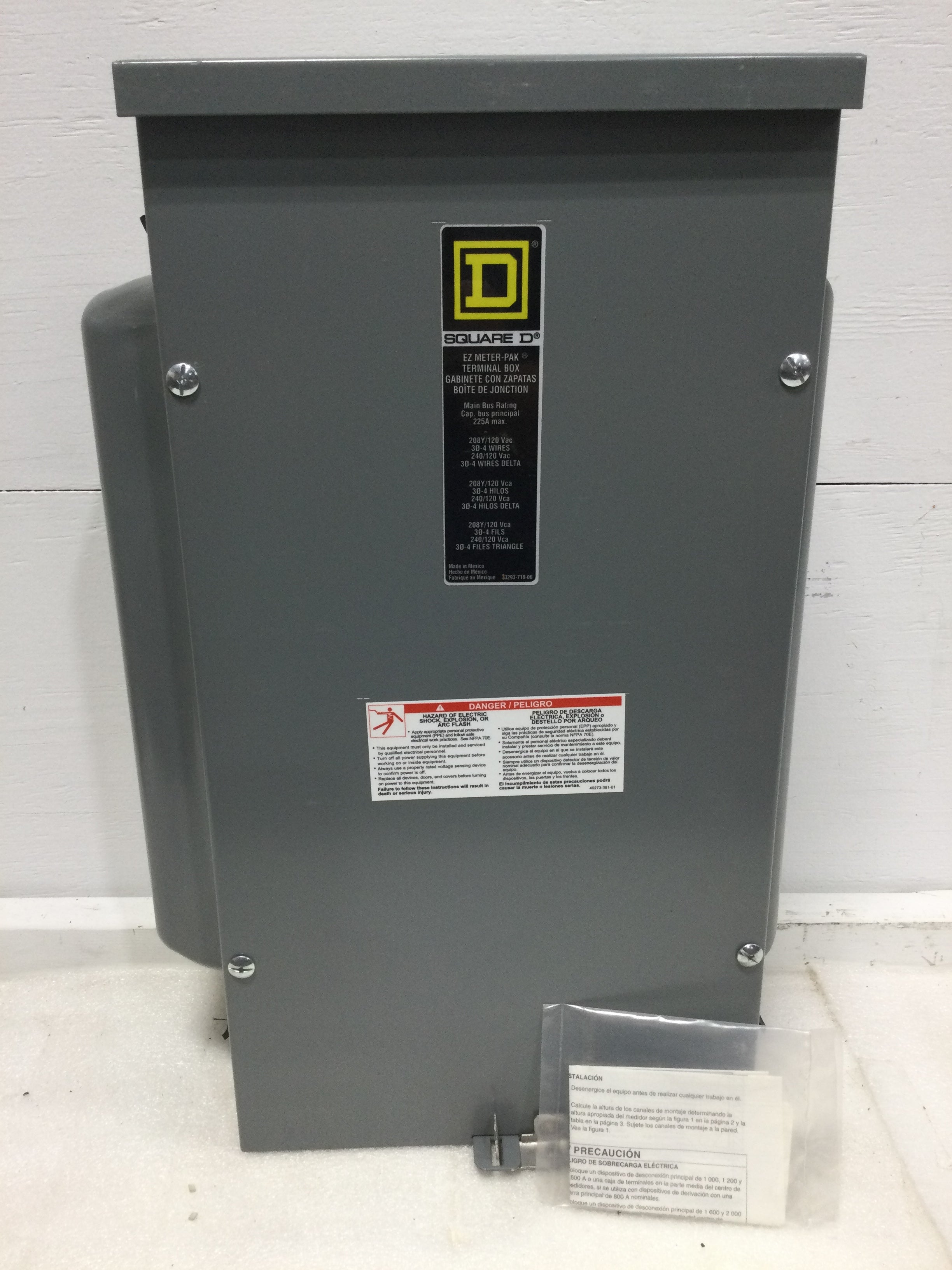 Square D EZ Meter-PAK Terminal Box EZM3225TB Series M03, 225 A, 208/12