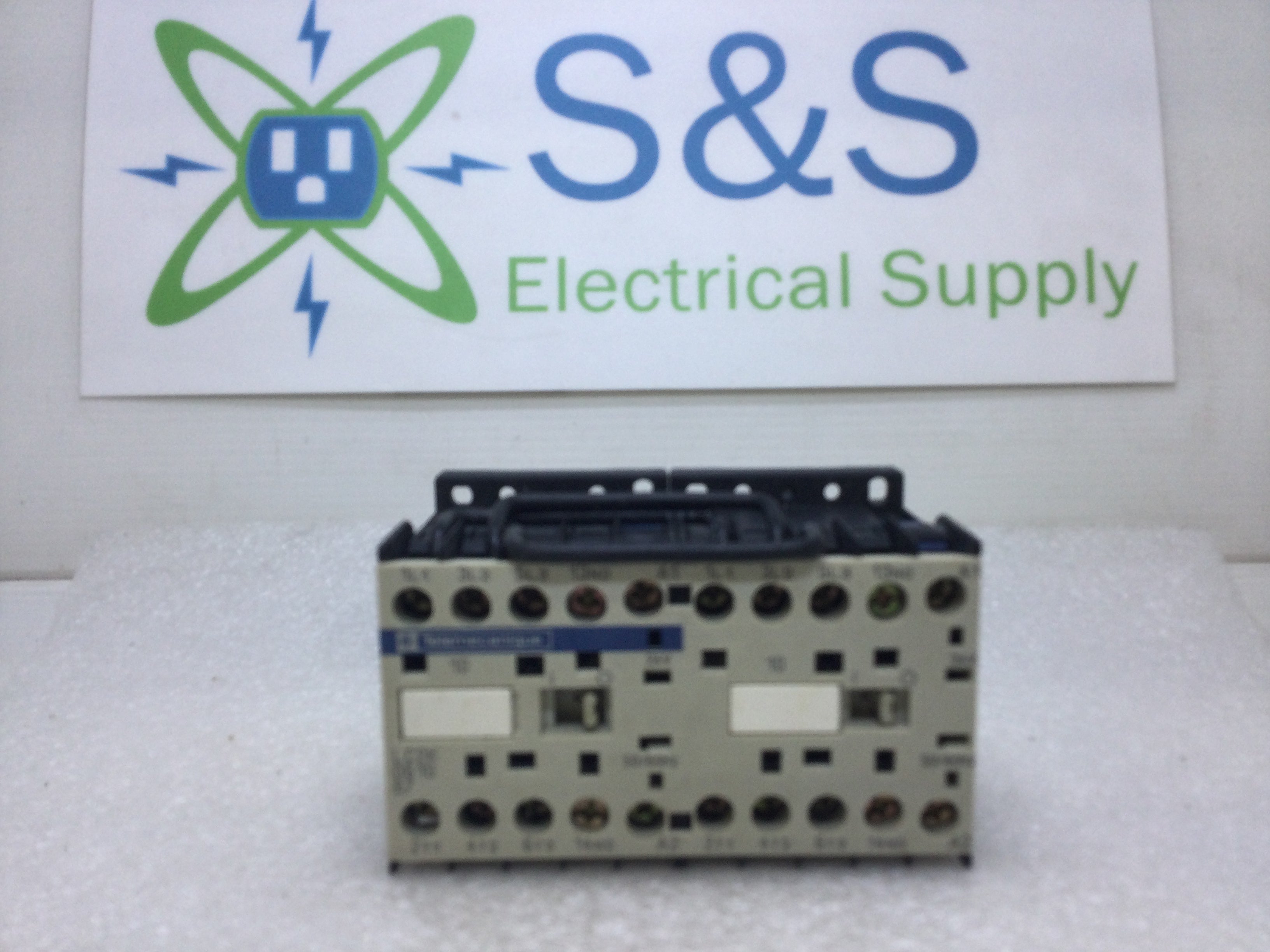 Schneider Electric LC2K0610B7 6 Amp 3 Pole Reversing Contactor with 24