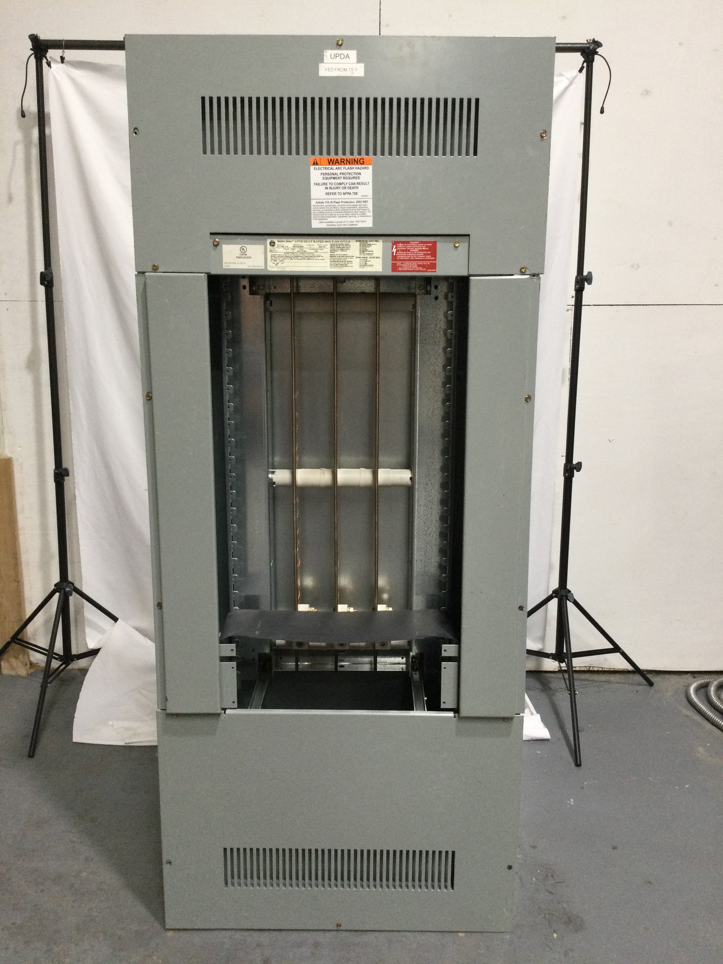 GE General Electric Spectrum Series APNB 800 amp Style 357-NBLYW 480Y/