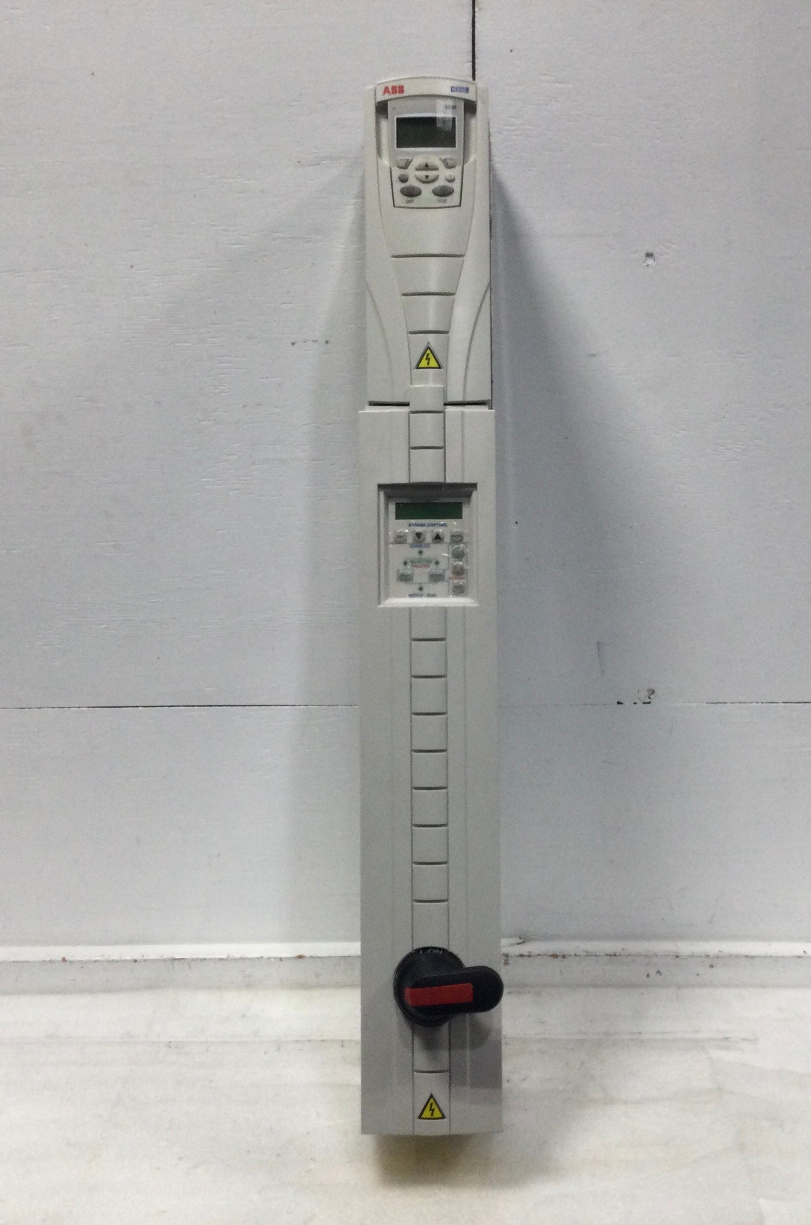 ABB ACH550-VCR-06A9-4+F267 6.9 Amp 3 Phase 480V HVAC Drive Control Pan