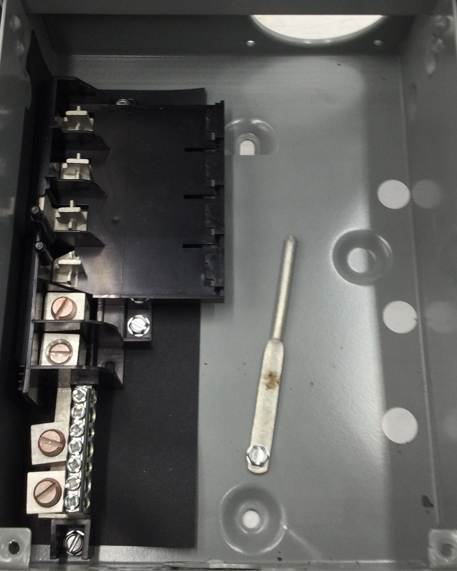 GE TL412R1P 125A Main Lug Standard Outdoor 3R Enclosure 4 Space 8 CIrc