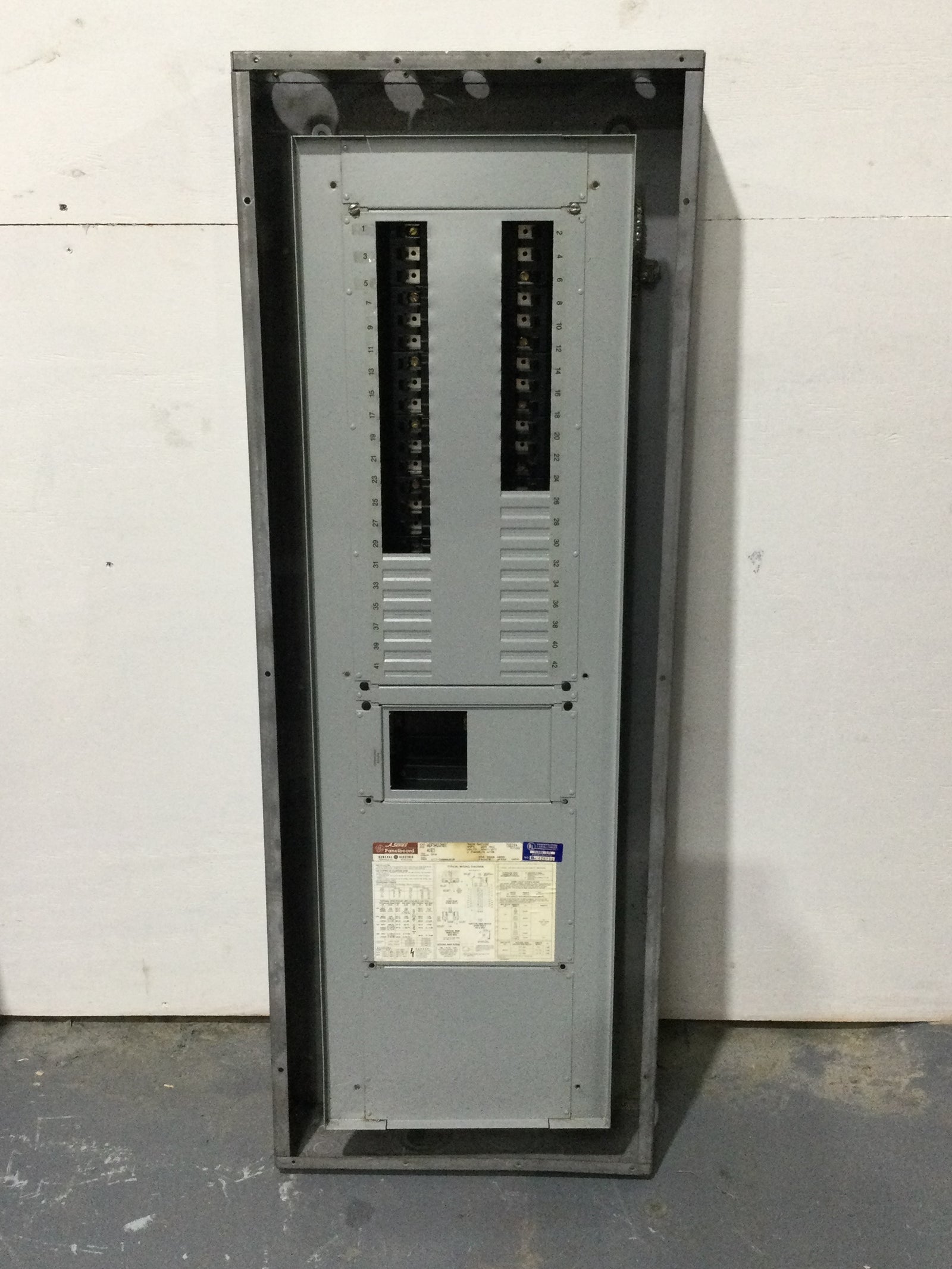 GE General Electric AEF3422MBX 225 Amp 480Y/277V 3-Phase 4 Wire 42-Cir