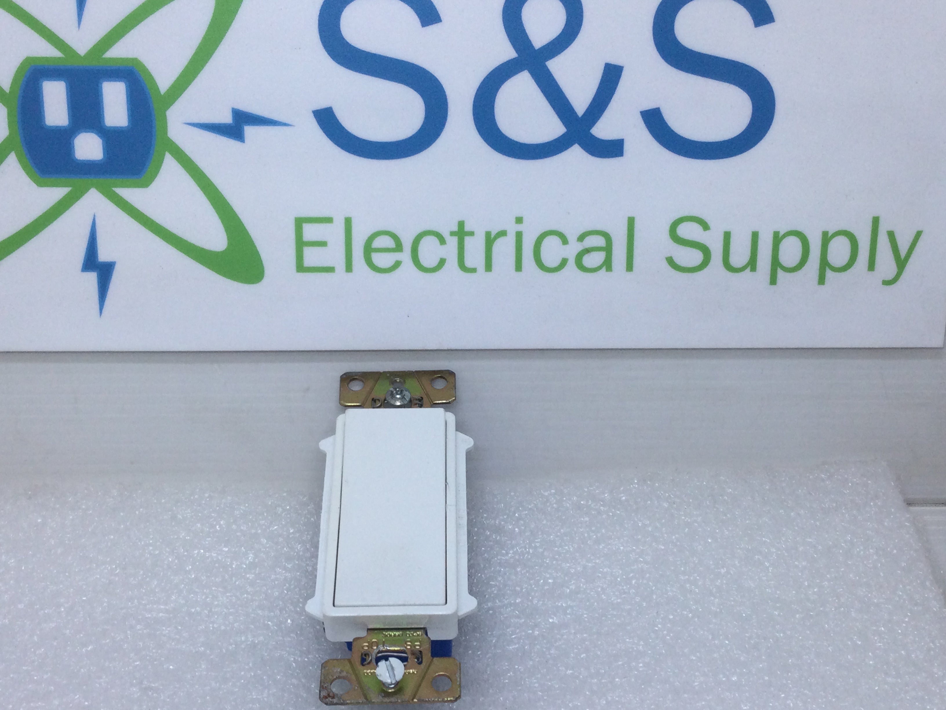 Pass & Seymour 15 Amp 4-Way White Decorator Rocker Wall Light Switch