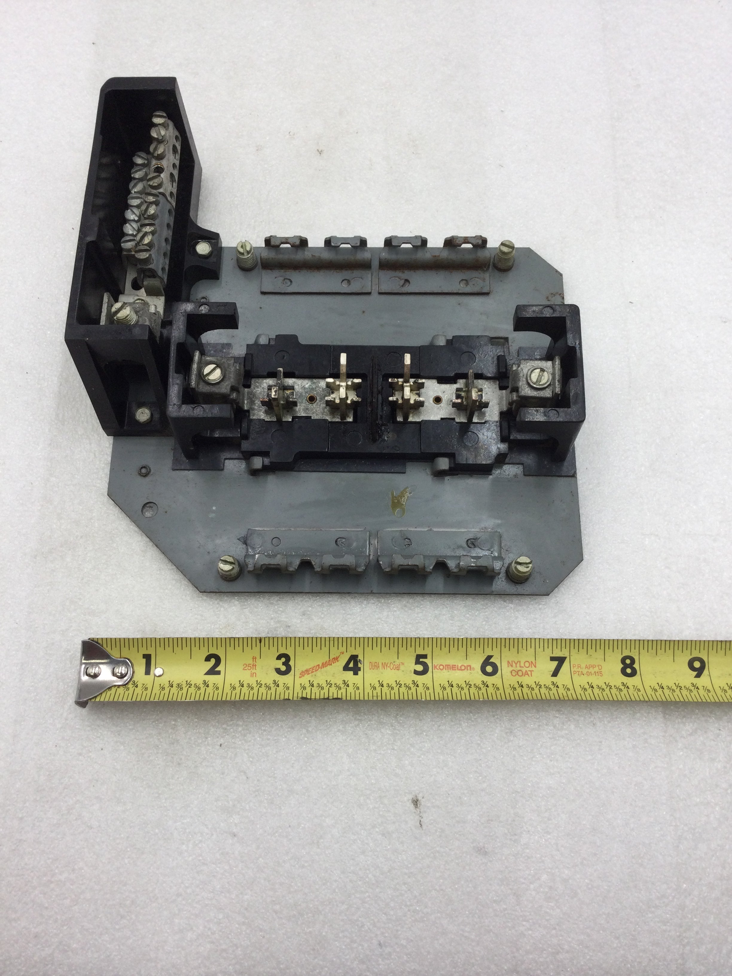 GE General Electric 4 Space/8 Circuit Load Center Guts Only with Isola