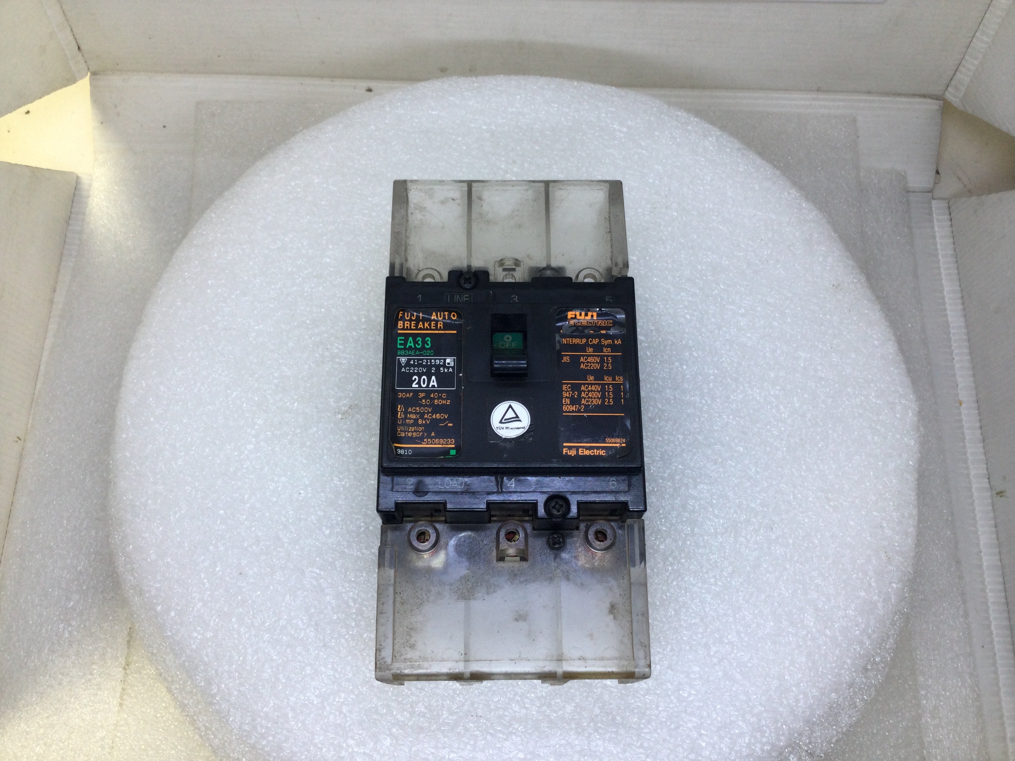 Fuji Electric BB3AEA-020 20 Amp 3 Pole 220V Circuit Breaker w/Plastic