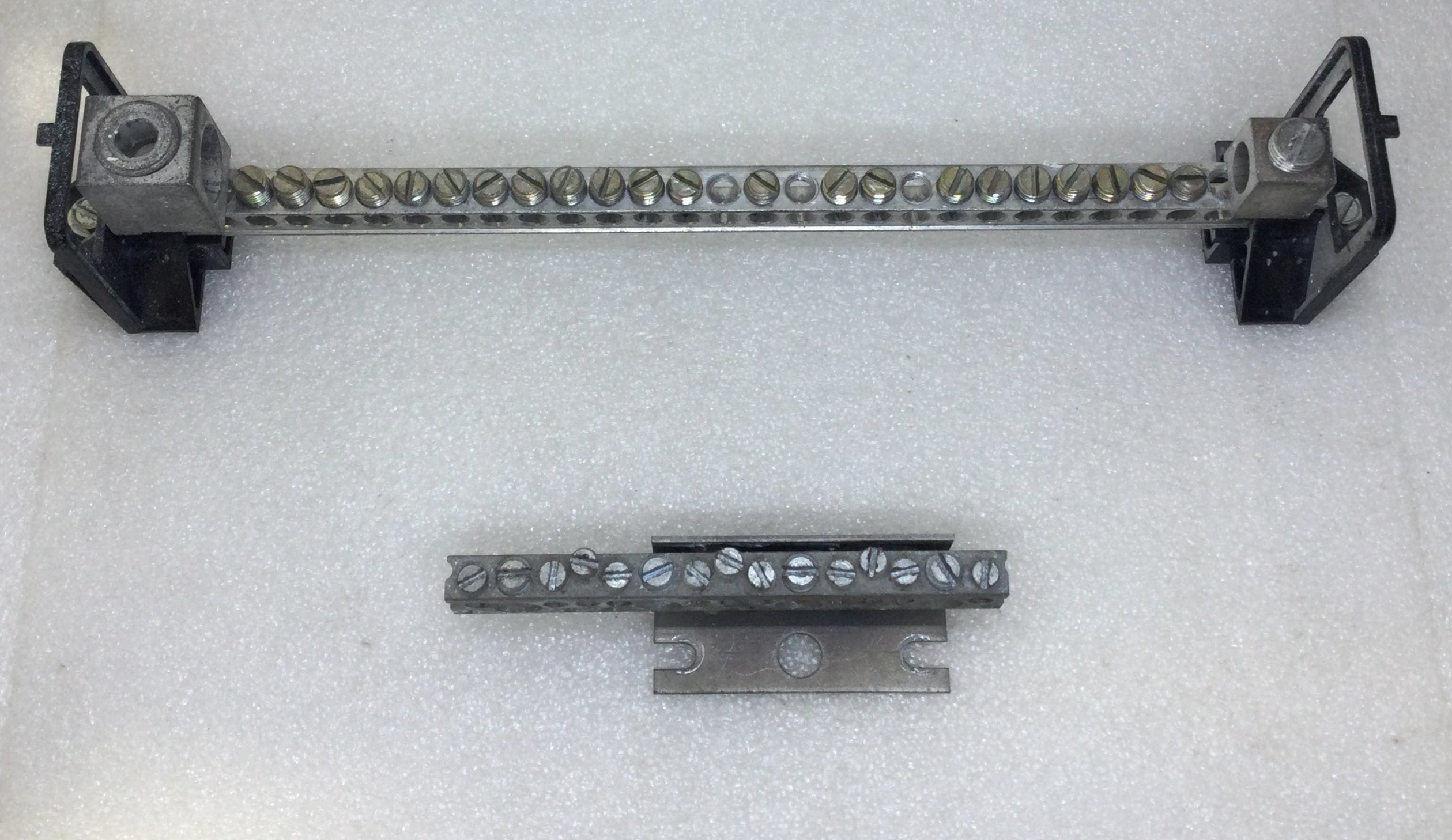 Eaton/Cutler-Hammer 46 Position Grounding/Neutral Bar 15 1/2" x 6"