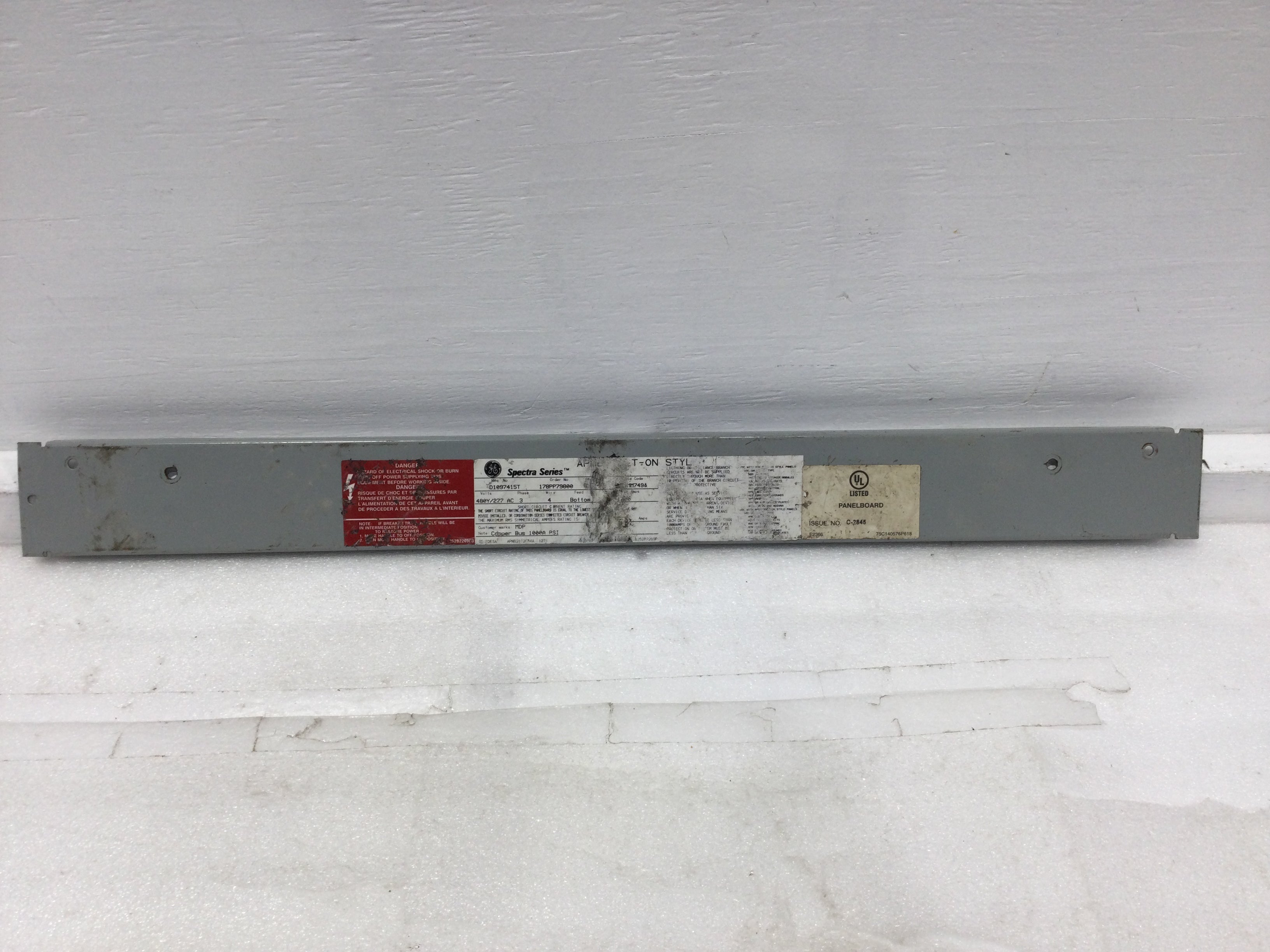 GE D1097415T 1200 Amp 277/480V 4 Wire 3 Phase Filler Plate Only 27" X