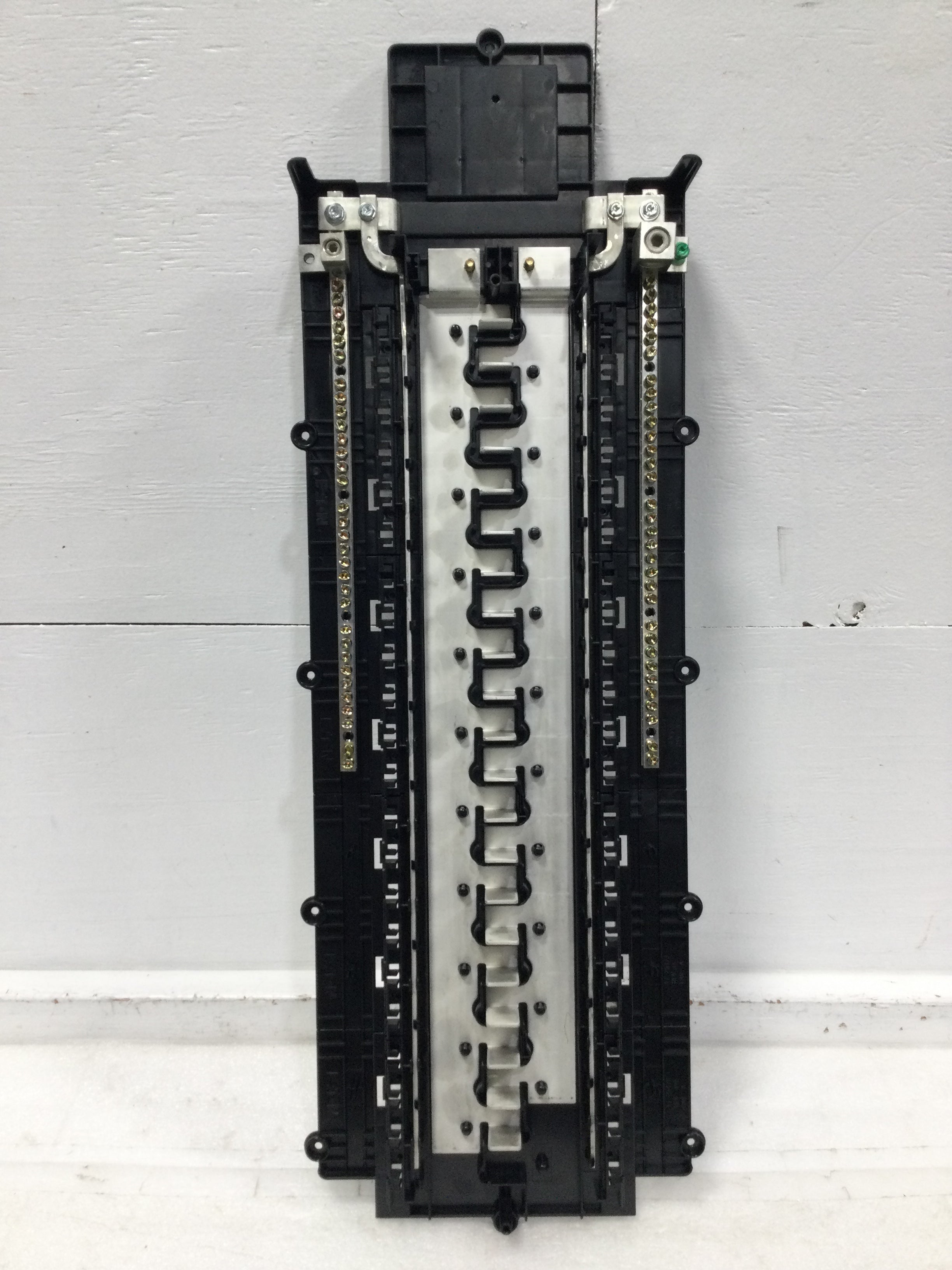Eaton BRP42N200GVS 200 Amp 42 Space 120/240V Load Center Guts Only 29"