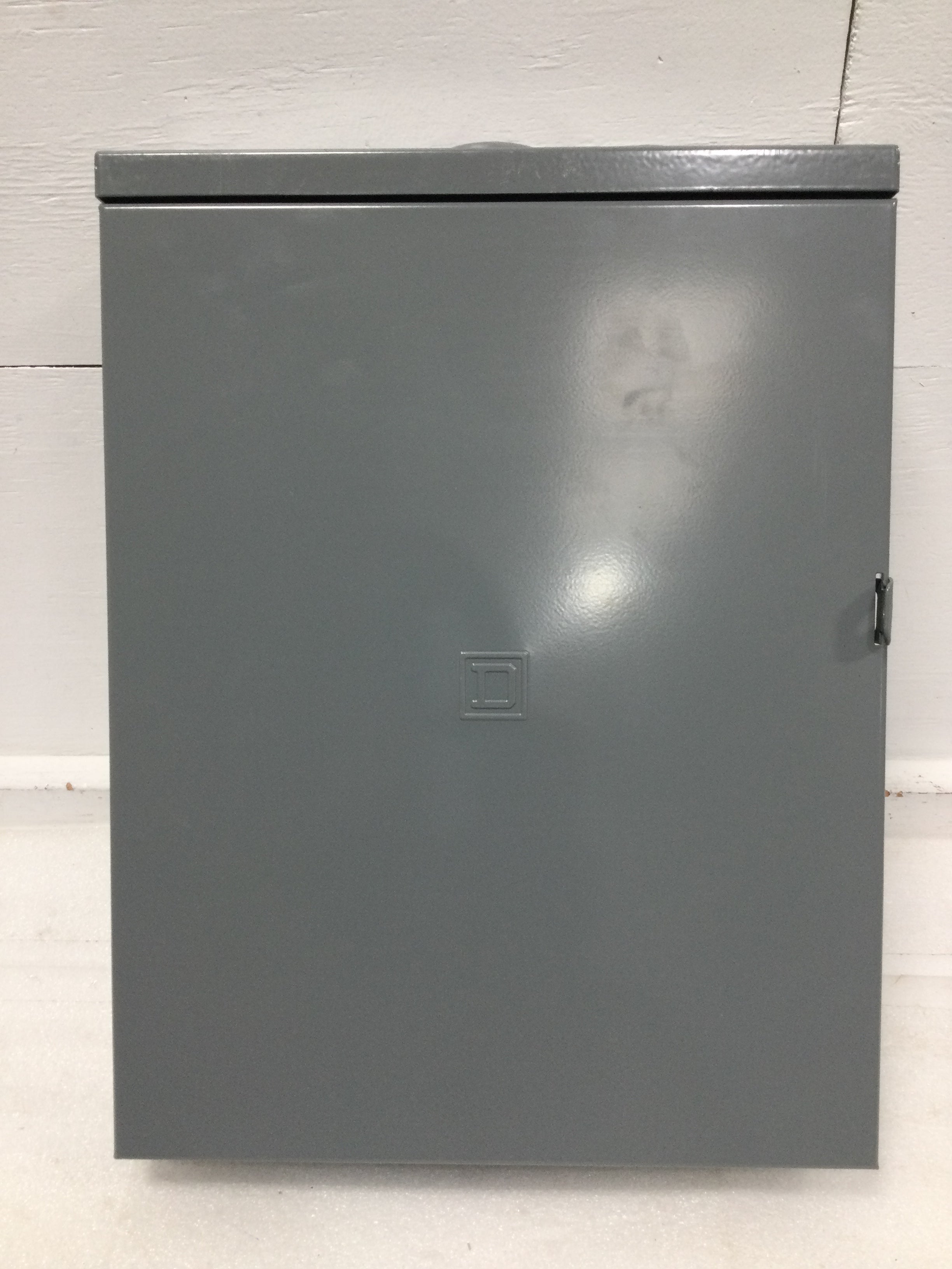 Square D/Homeline 125 Amp 12 Space 120/240V Type 3R Enclosure 19" x 14