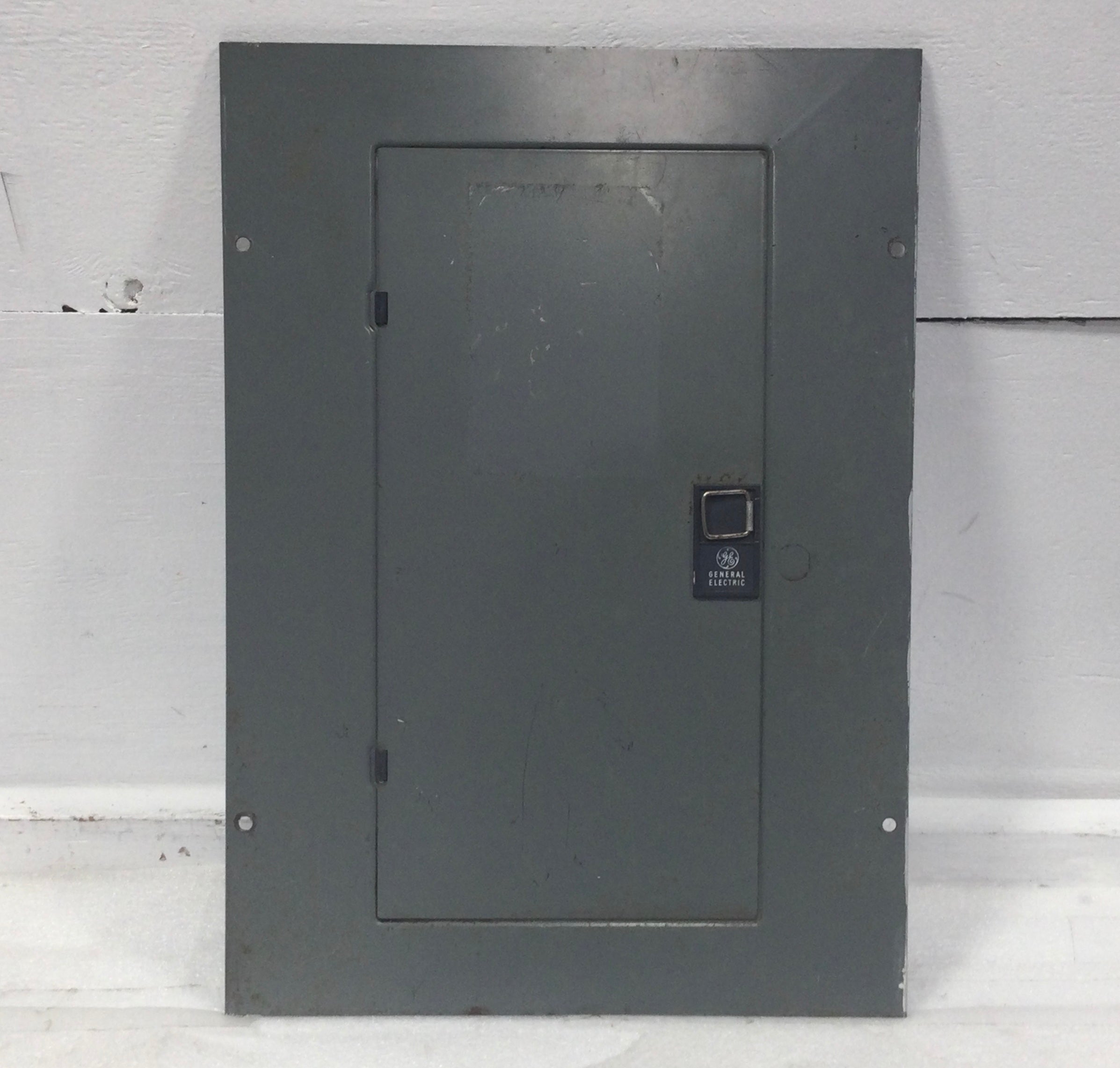 General Electric TM1615ST 200 Amp 16 Space 120/240V Panel/Door 20 1/8"