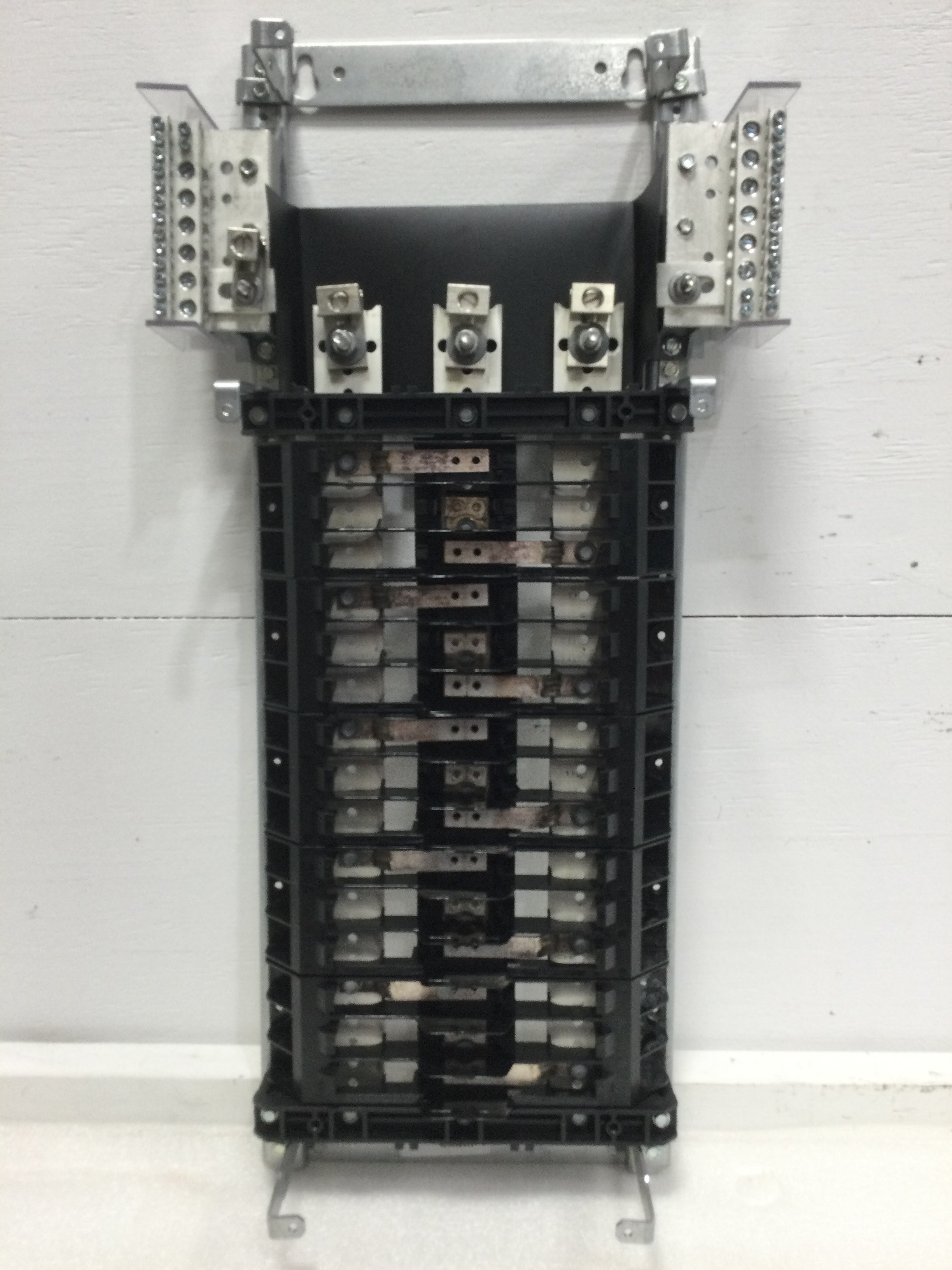 General Electric Reliagear Lighting Panelboard AQF3301MB Main Lug Pane