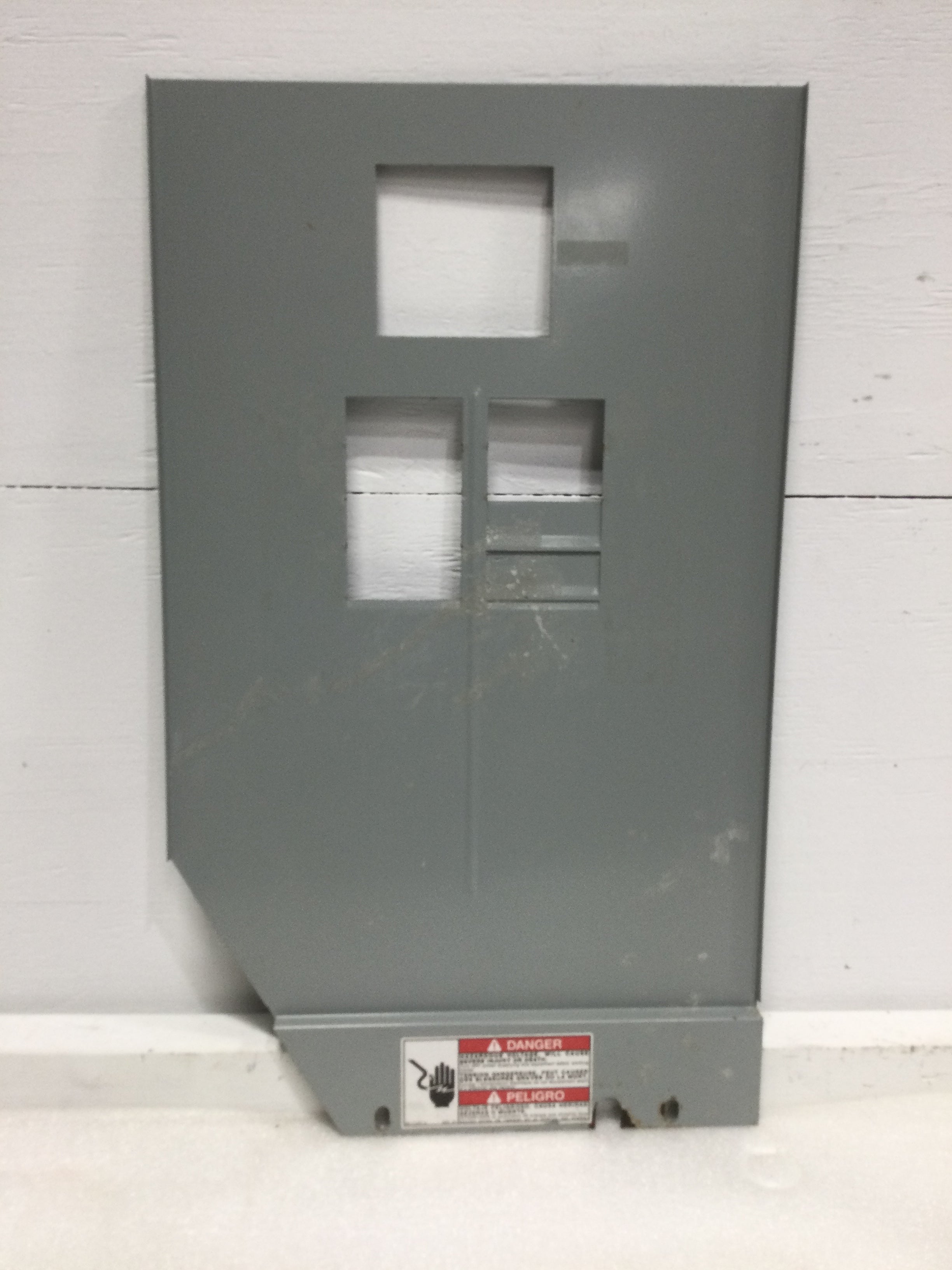 General Electric 150/200 Amp 8 Space Dead Front Only w/Main 21" x 12 1