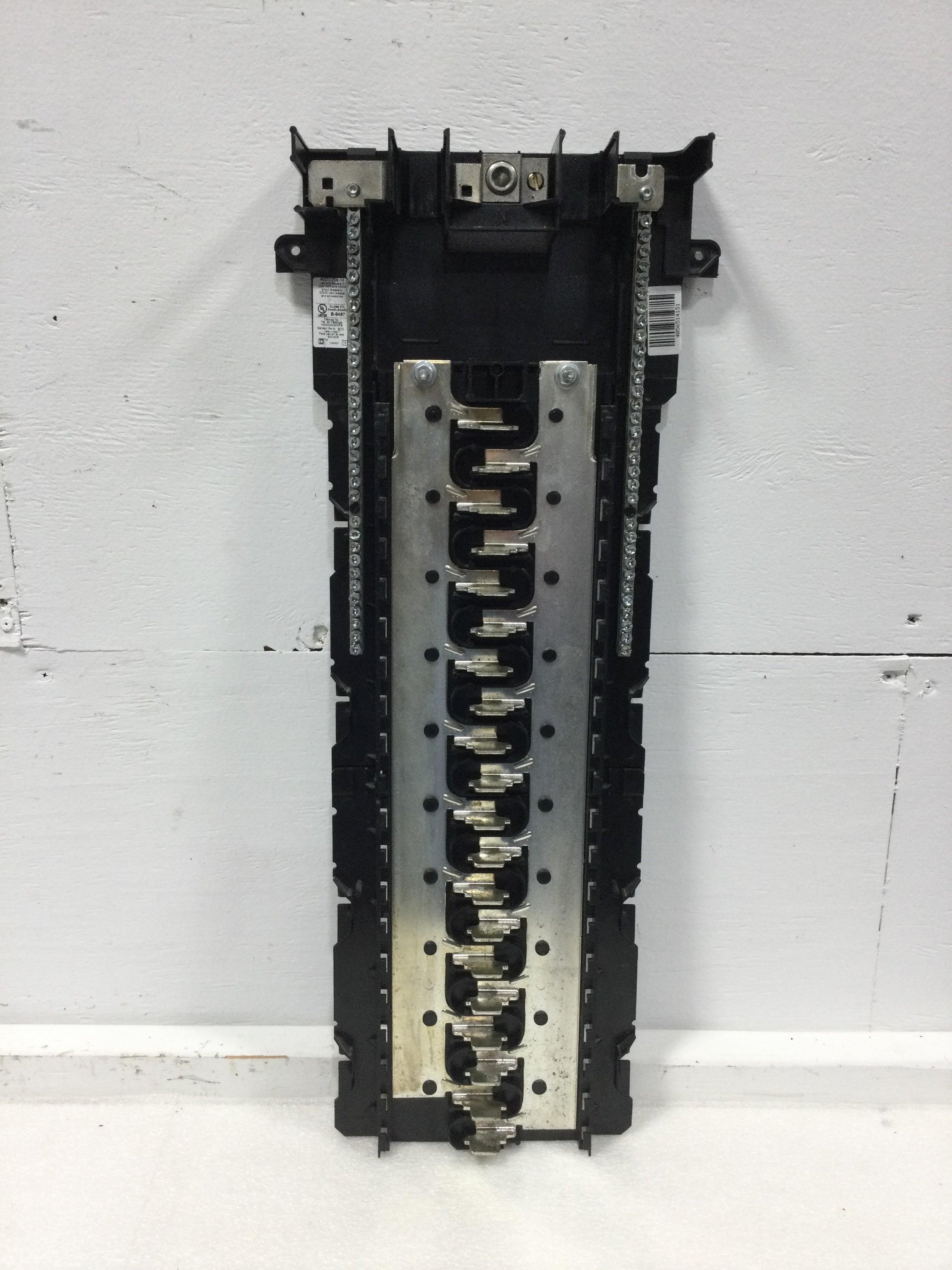 Square D HOM40M200RB 200 Amp 20 Space/40 Circuit 120/240 VAC Load Cent