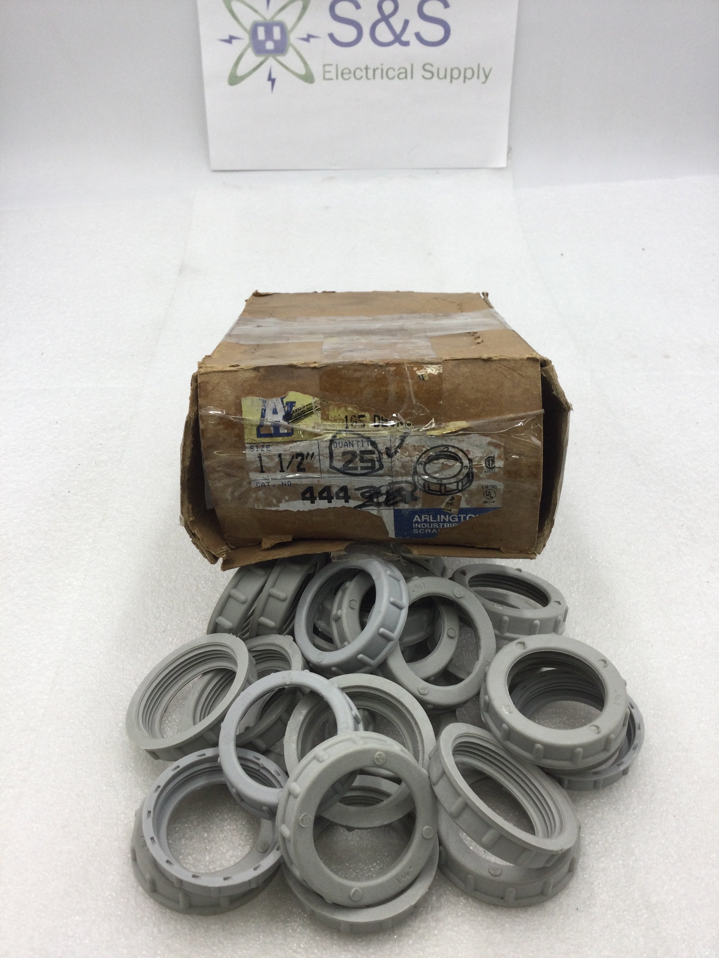 Arlington 444 1 1/2" Plastic Insulating Bushing 105 Degree Rated (Box