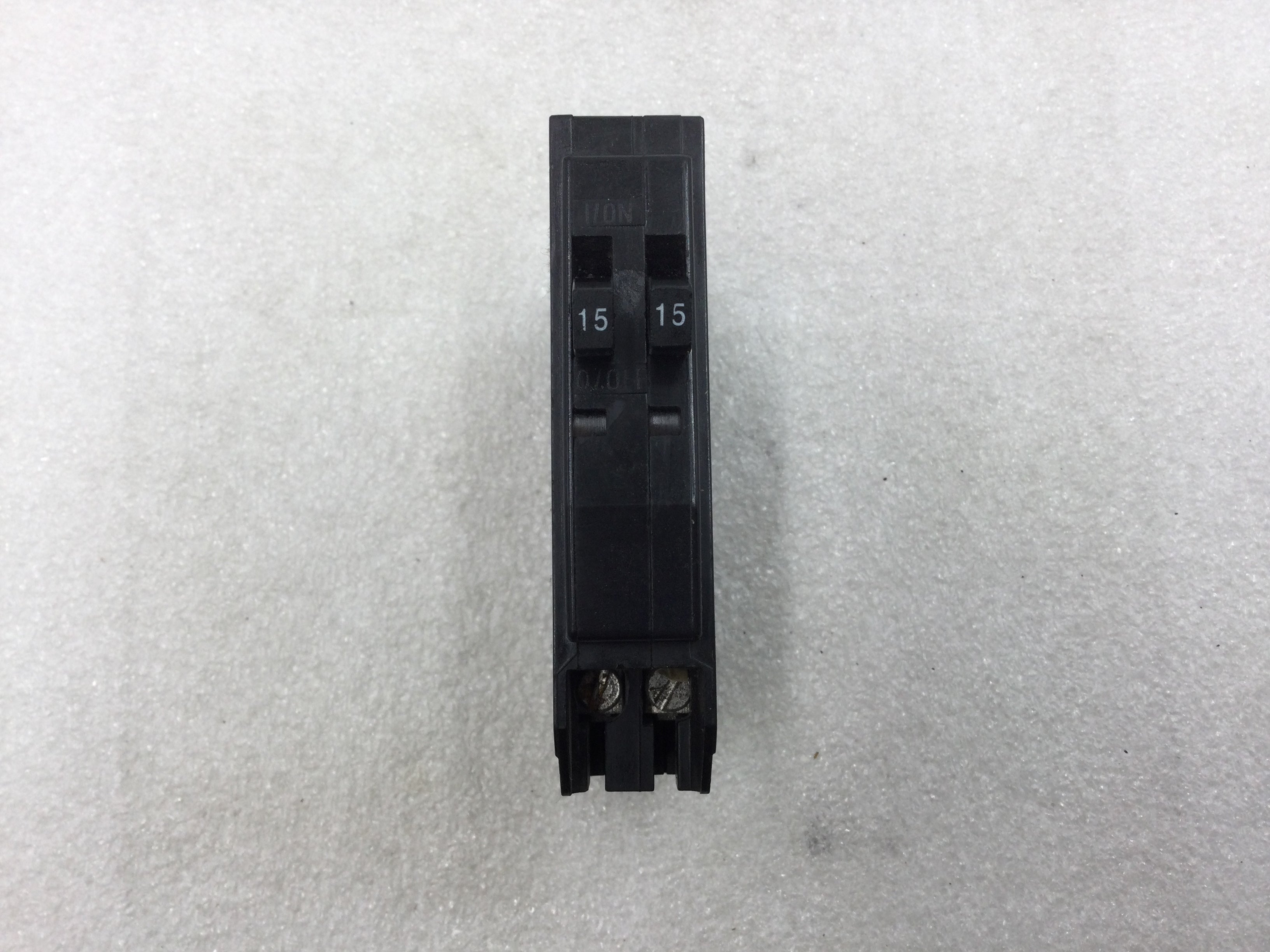 Square D QO1515 Tandem Style 2-15 Amp/1 Pole 120VAC Circuit Breaker QO