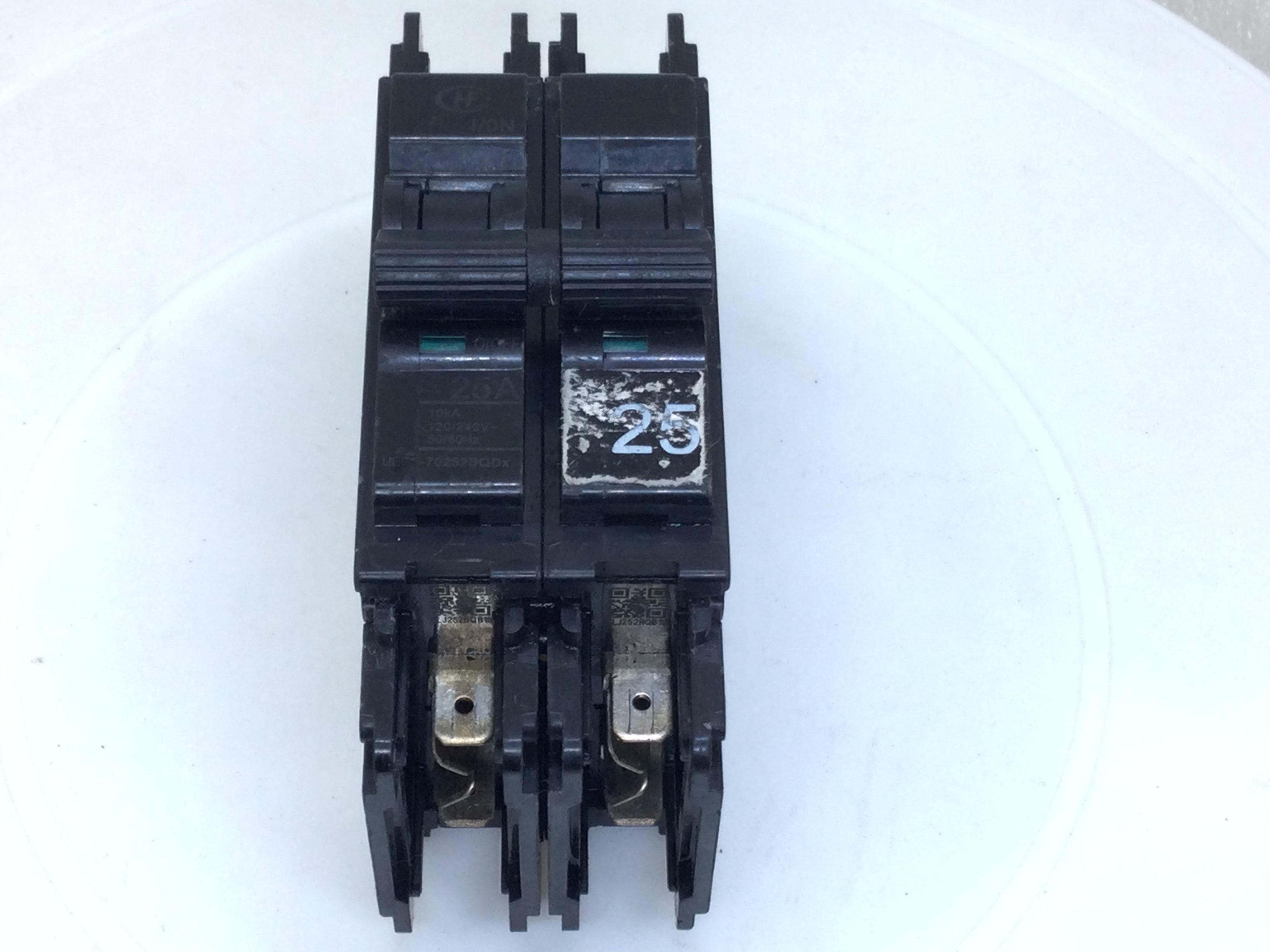 Zettler-Controls UEB1-70252BQDx 25 Amp 2 Pole 120/240V Din-Rail Circui