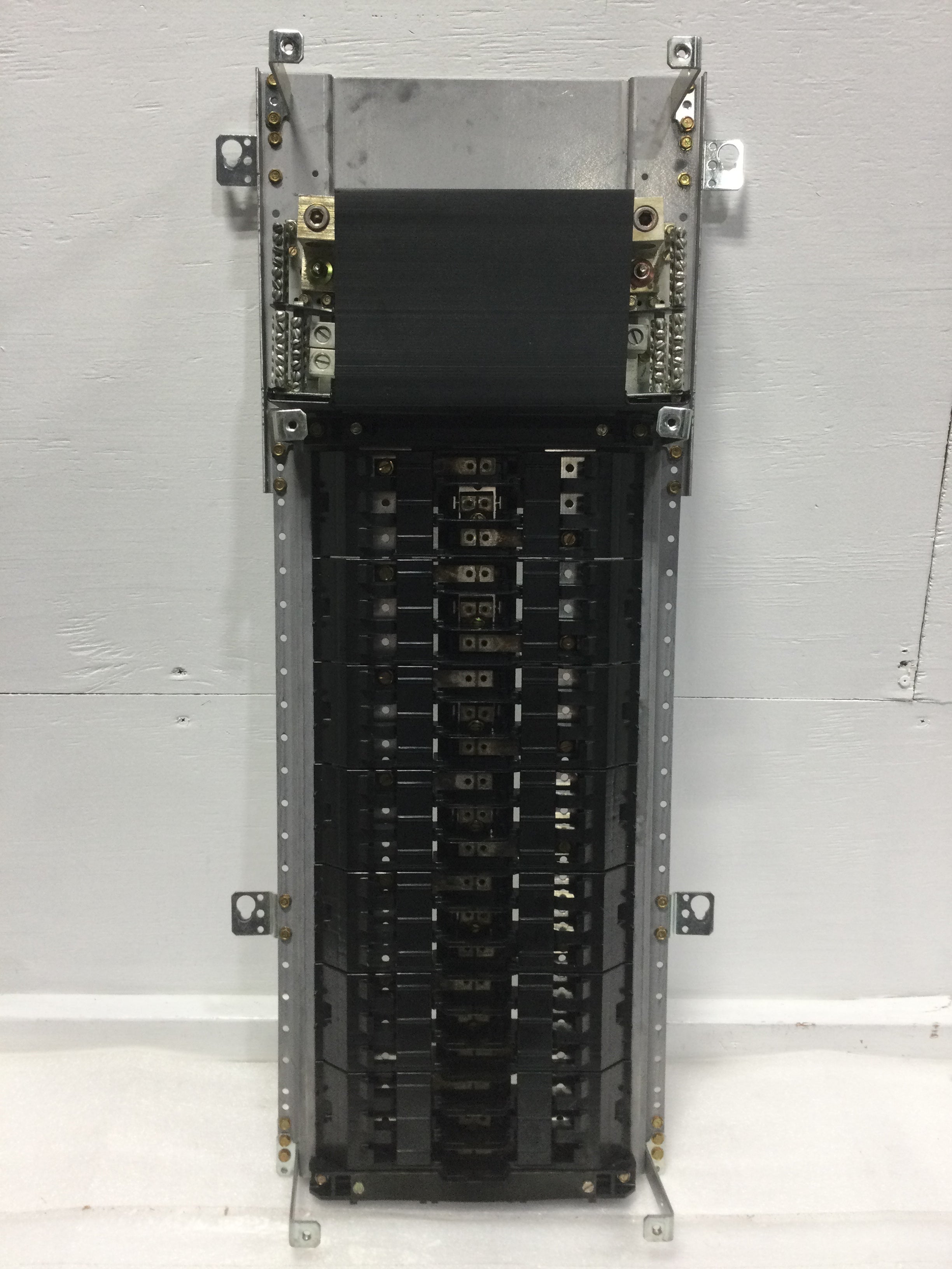 GE General Electric A-Series™ II Panelboards AEF Style 225 Amp 480Y/27