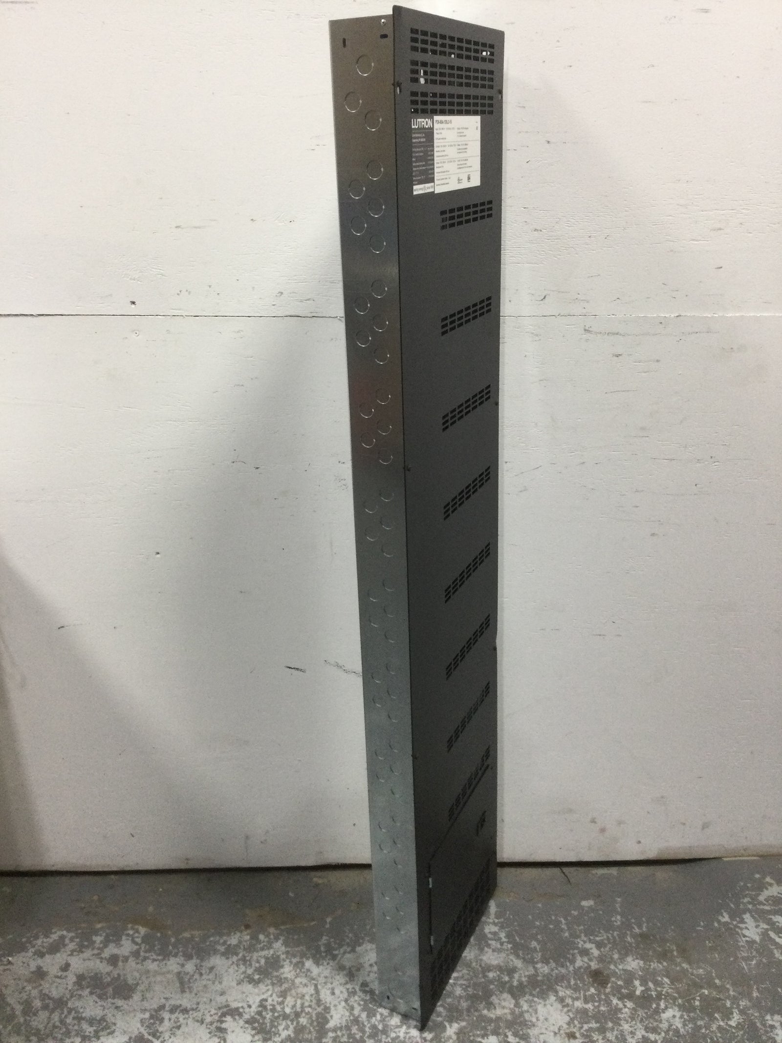 Lutron pd8-65a-120l3-15 120 V~ DIN Breaker Panel