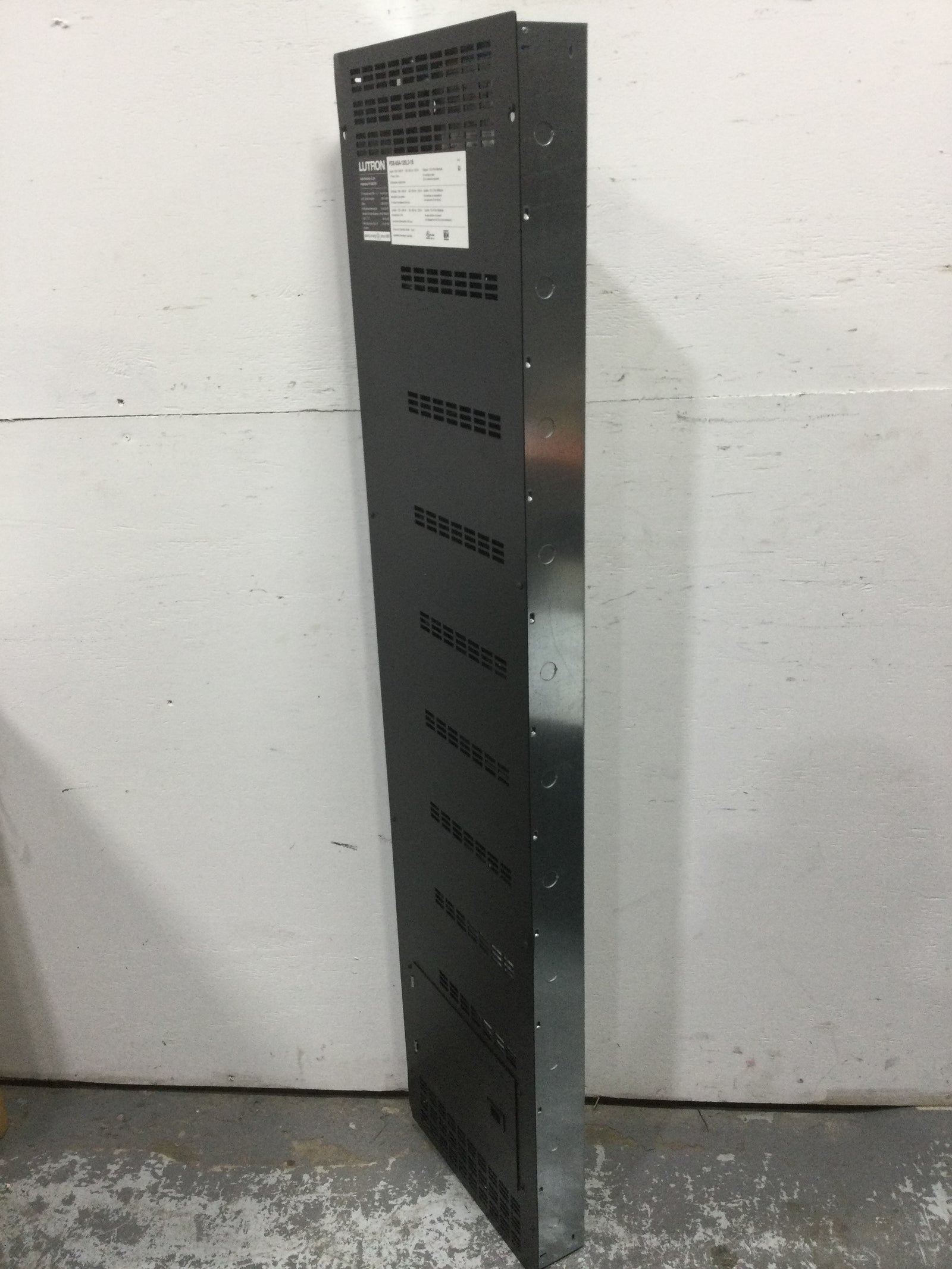 Lutron pd8-65a-120l3-15 120 V~ DIN Breaker Panel