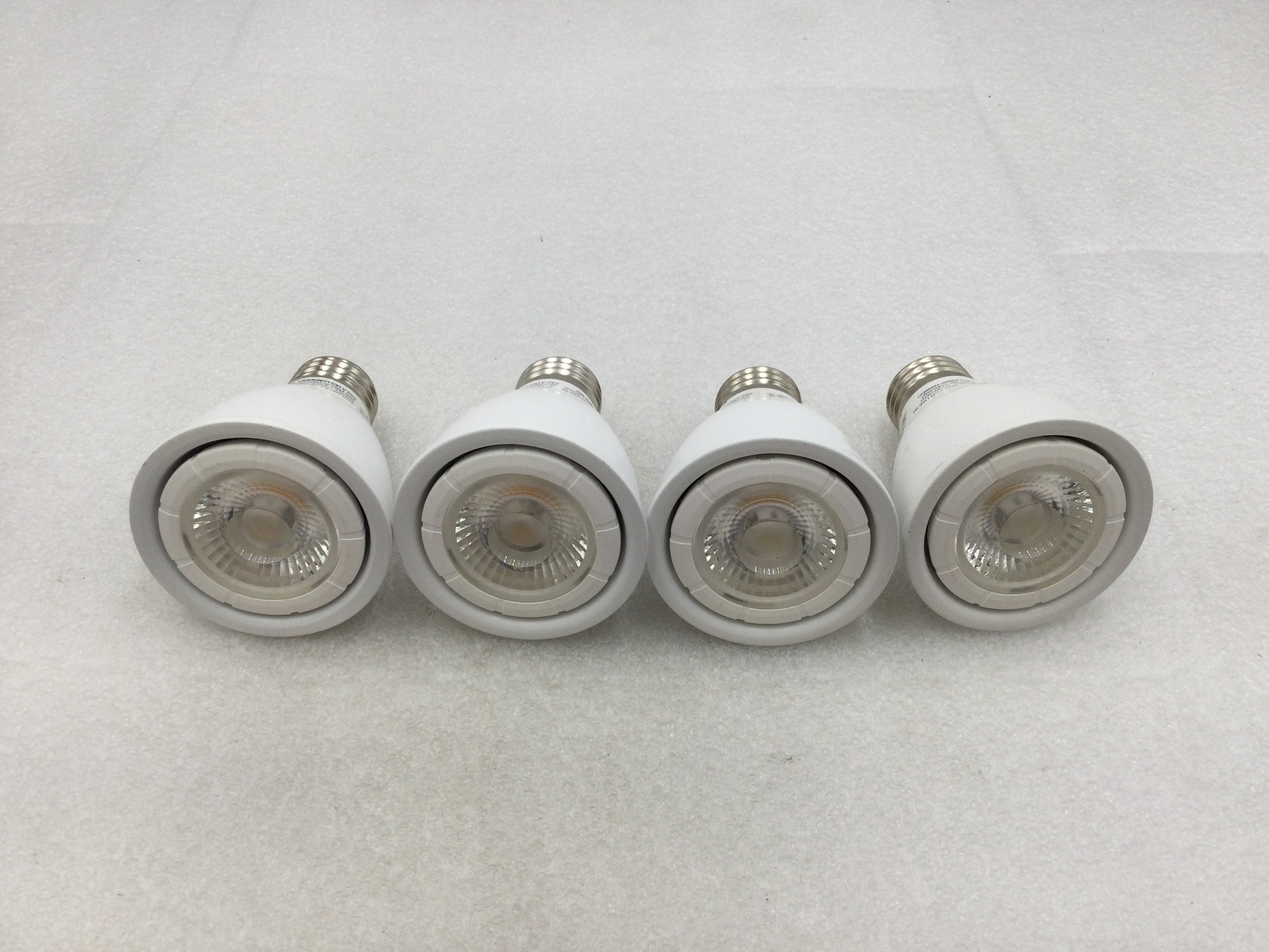 Lot of 4 EcoSmart ECS2050WEWWFL120TP PAR 20 8 Watt 120 VAC 60Hz 500 Lu