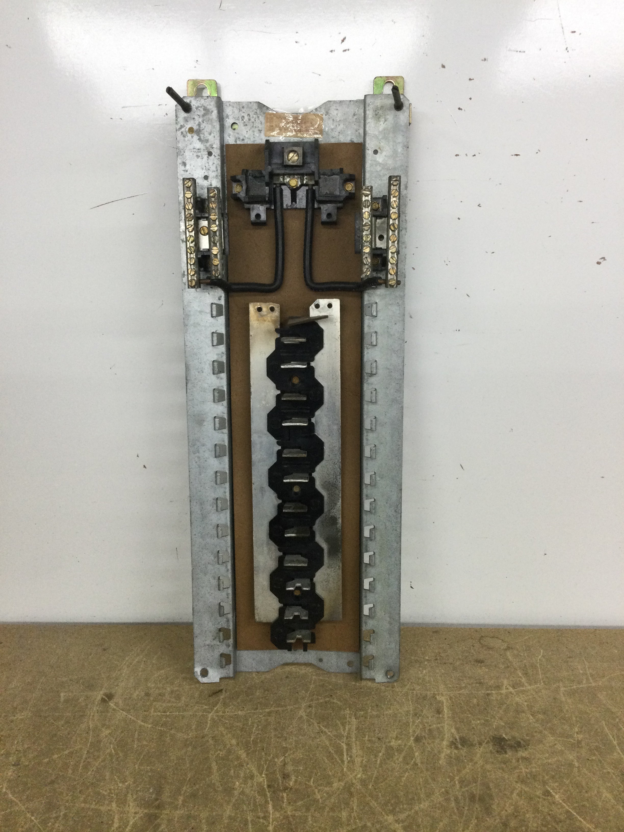 ITE EQ24MBA 100 Amp 12 Space/24 Circuit 120/240 VAC Panel Guts Only 8"