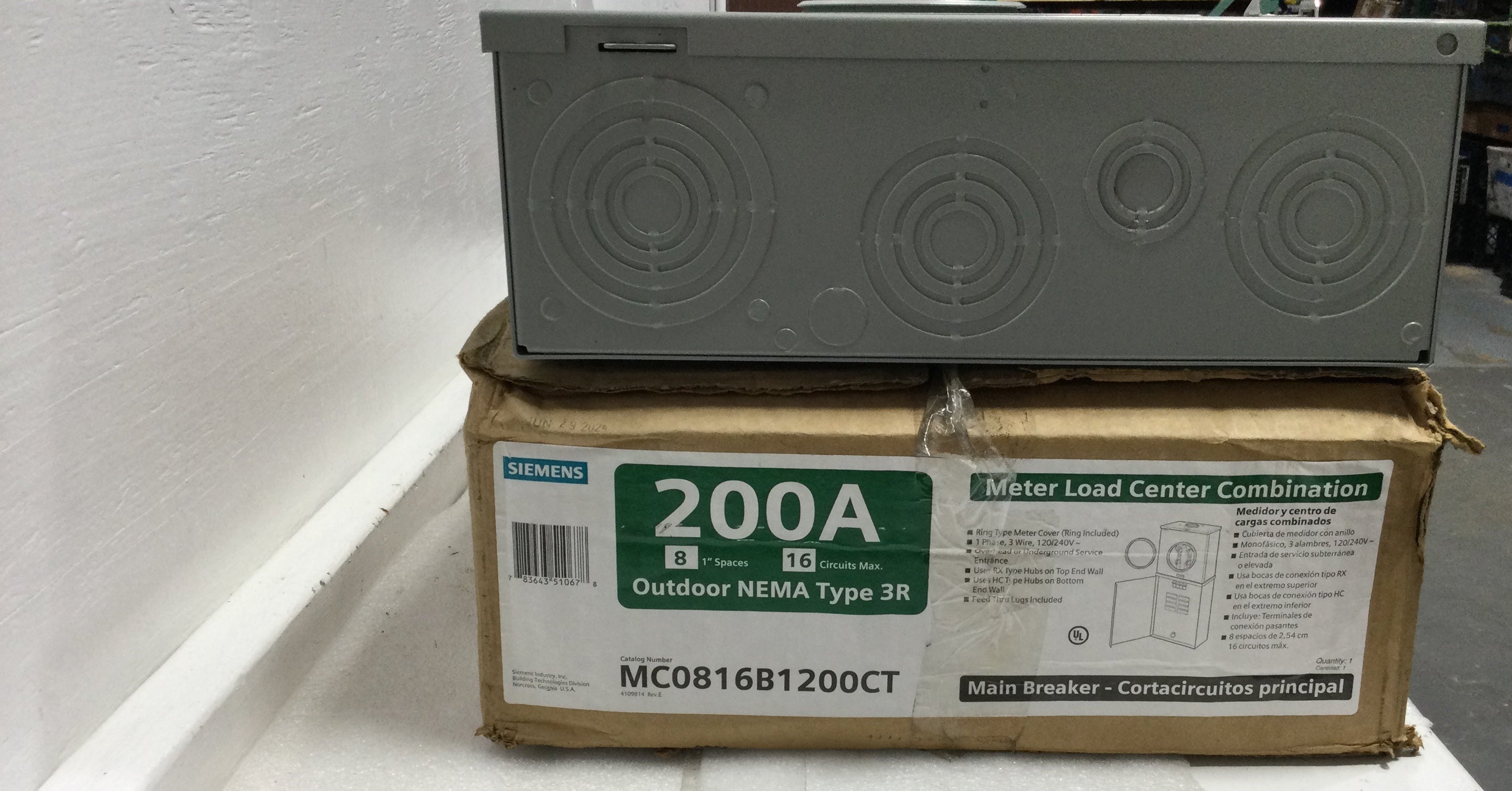 Siemens MC0816B1200CT 200 Amp 8 Space/16 Circuit Nema 3R Meter/Load Ce