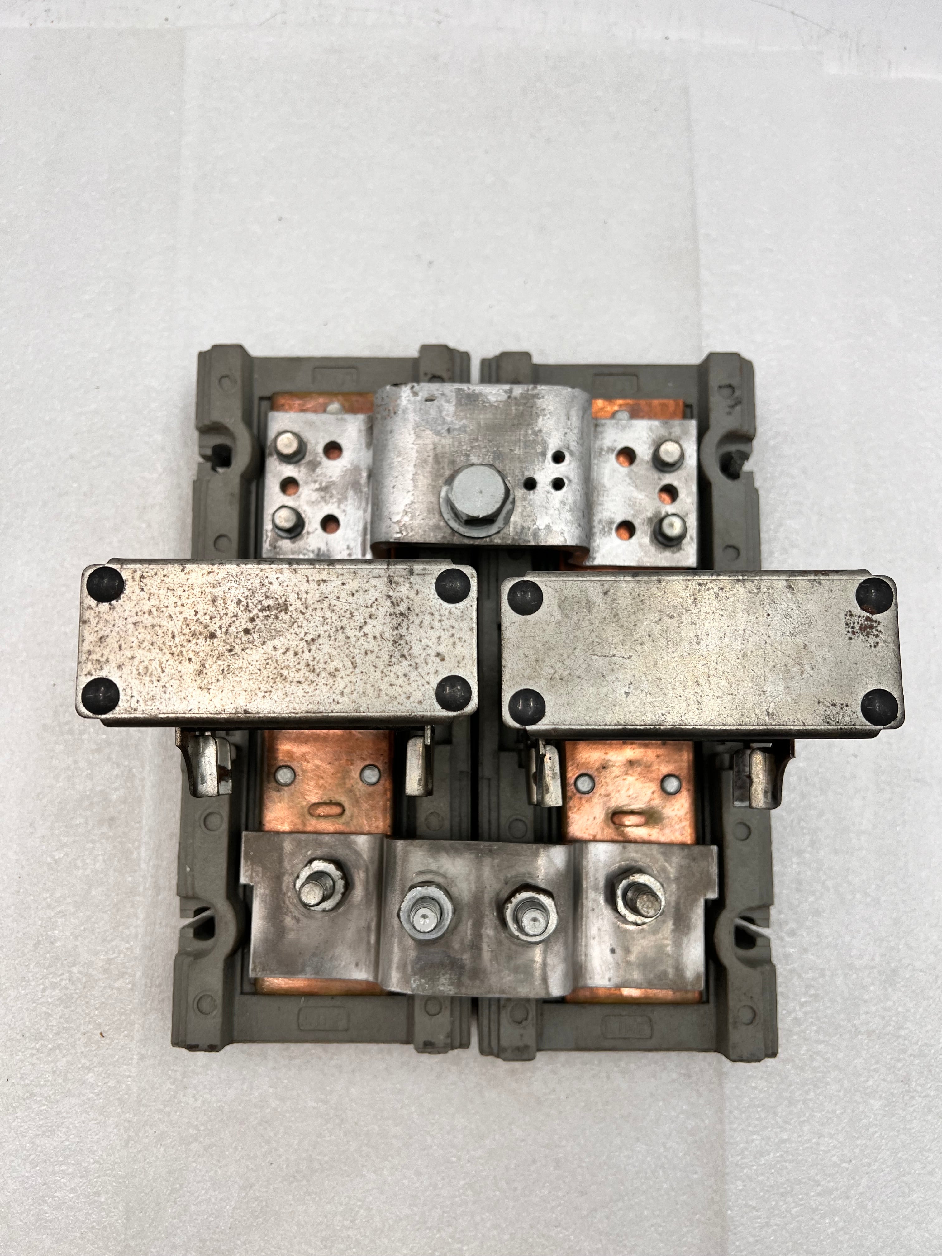 Disconnect Switch Lug, Blade and Insulator Two Pole Bonded