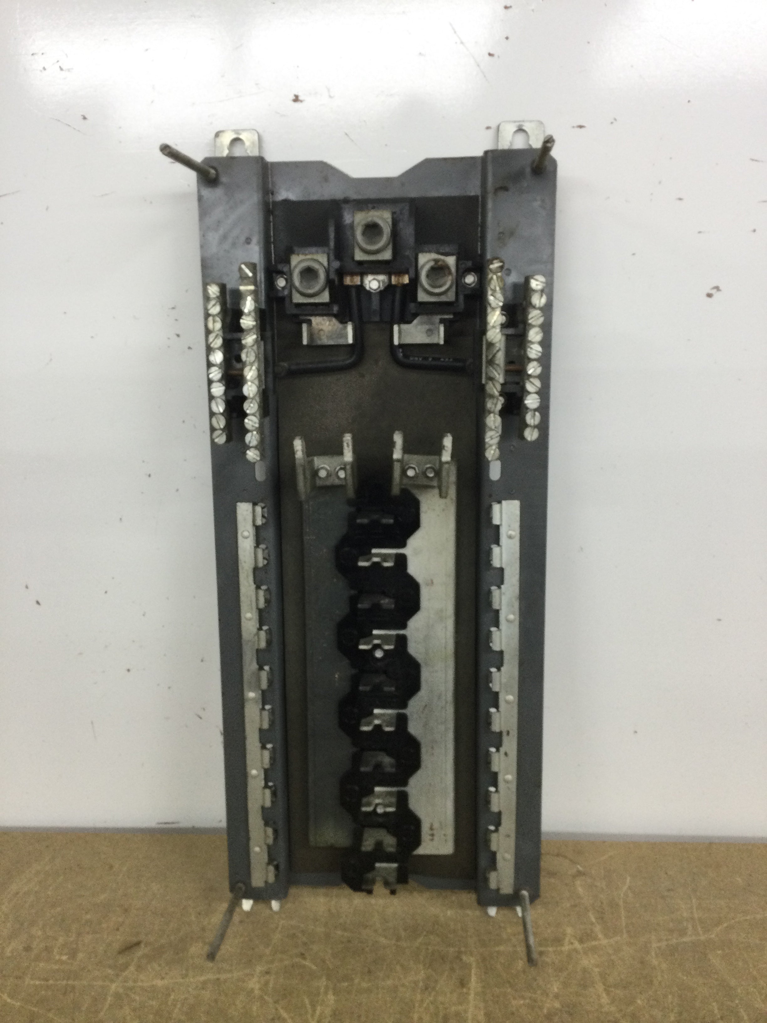 ITE EQ Series 200 Amp 10 Space/40 Circuit Main Load Center Guts Only 8