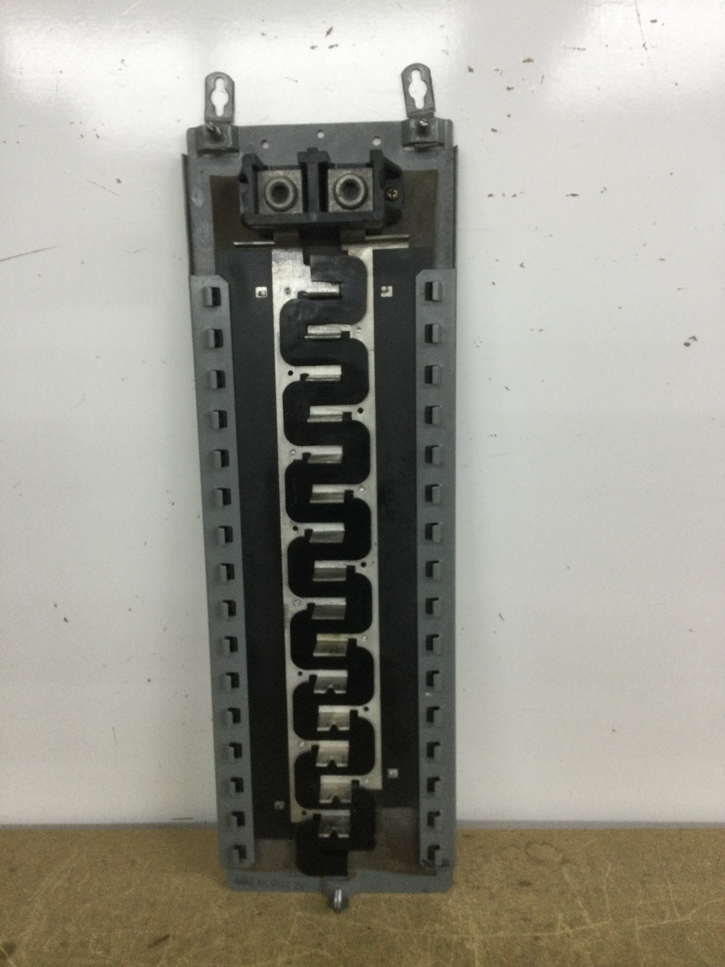Eaton/Classified 200 Amp 15 Space/40 Circuit Main Lug Load Center Guts
