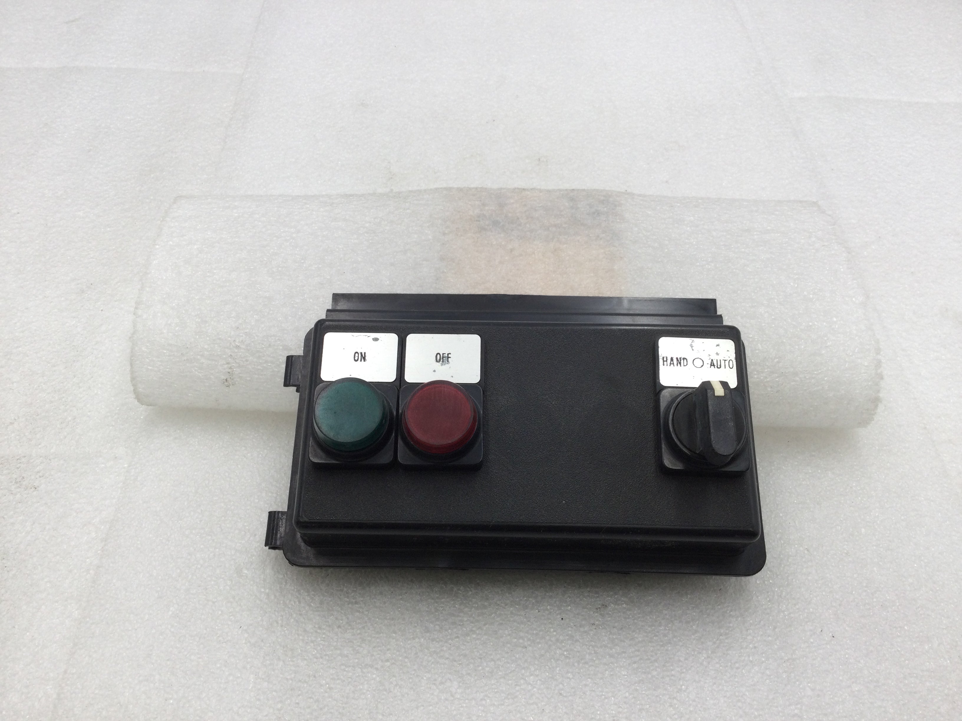 Square D 80420-007 Series Molded Control Center with 3 Position Select