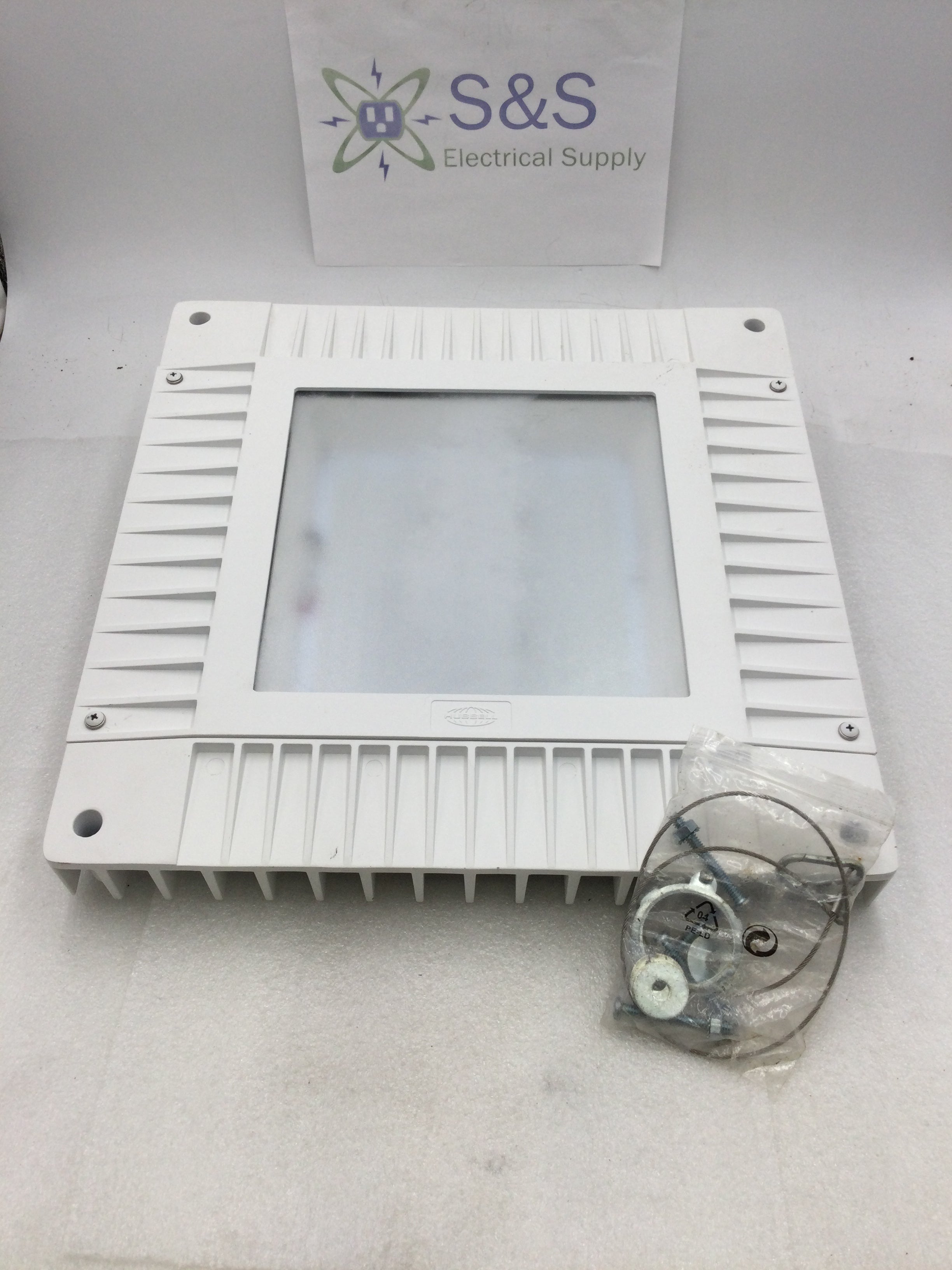 Hubbell Hubbell CLED-LL-7-UNV-S-5-WH low-profile LED canopy light for