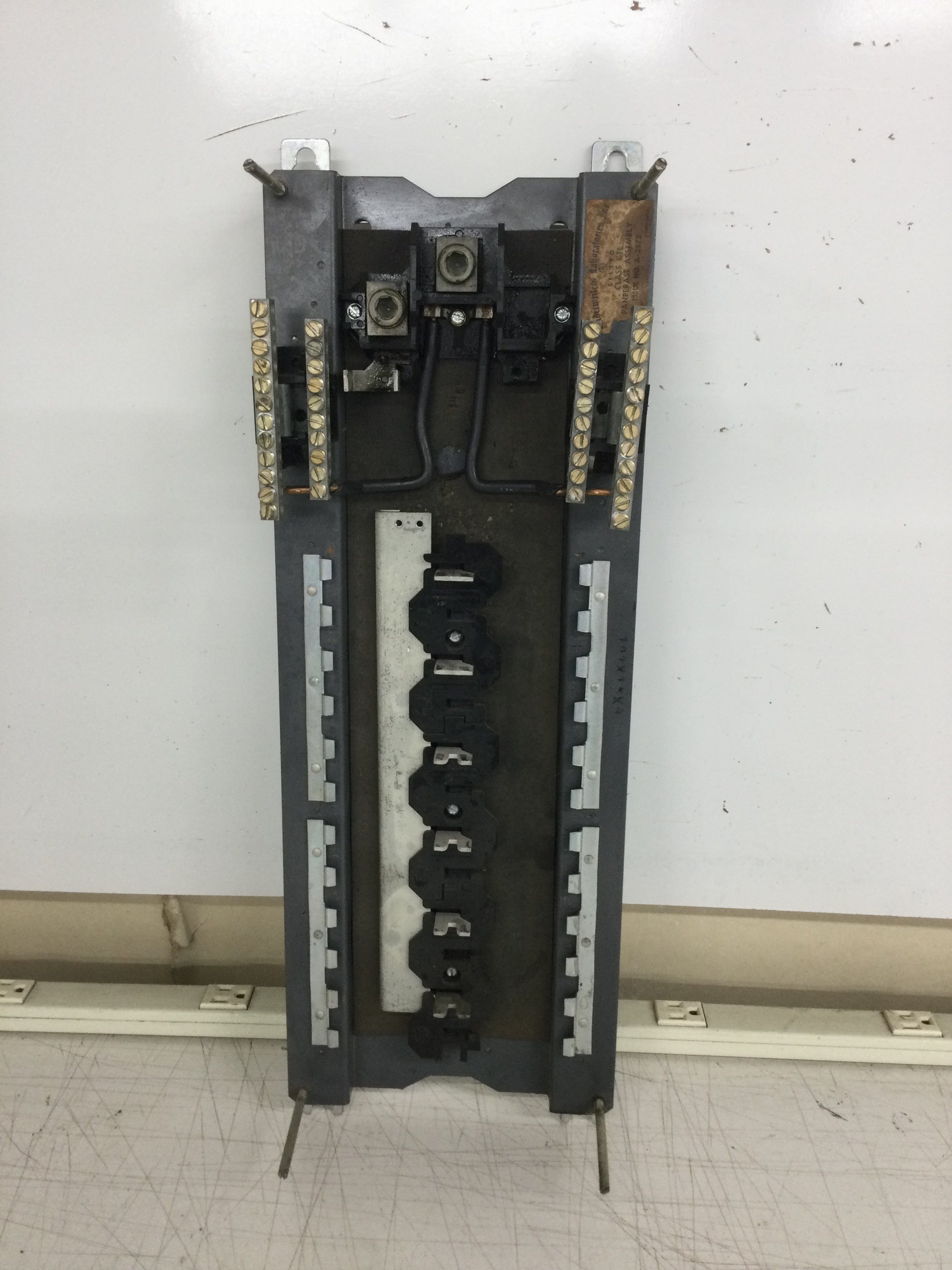 ITE EQ24MBA 100 Amp 6 Space/20 Circuit 120/240VAC Panel Guts Only 8" X