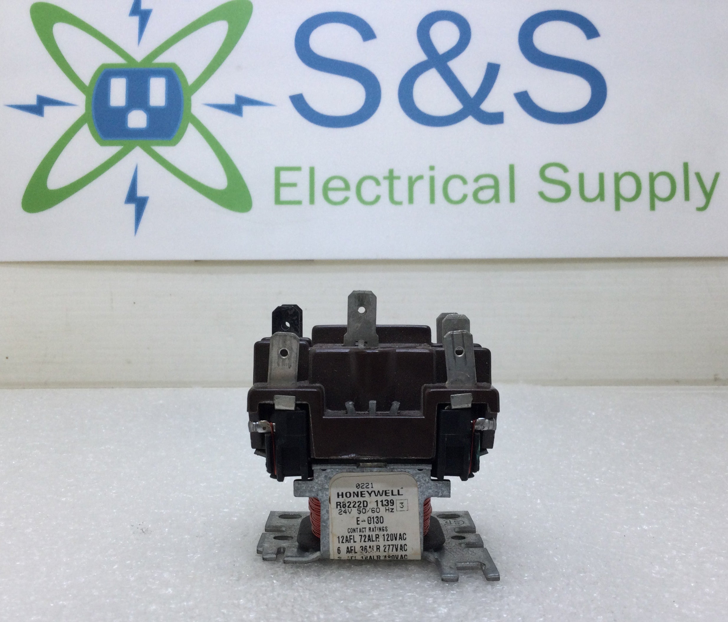 Honeywell R8222D-1139 DPDT Relay/Contactor 15 Amp 120-480 VAC with 24