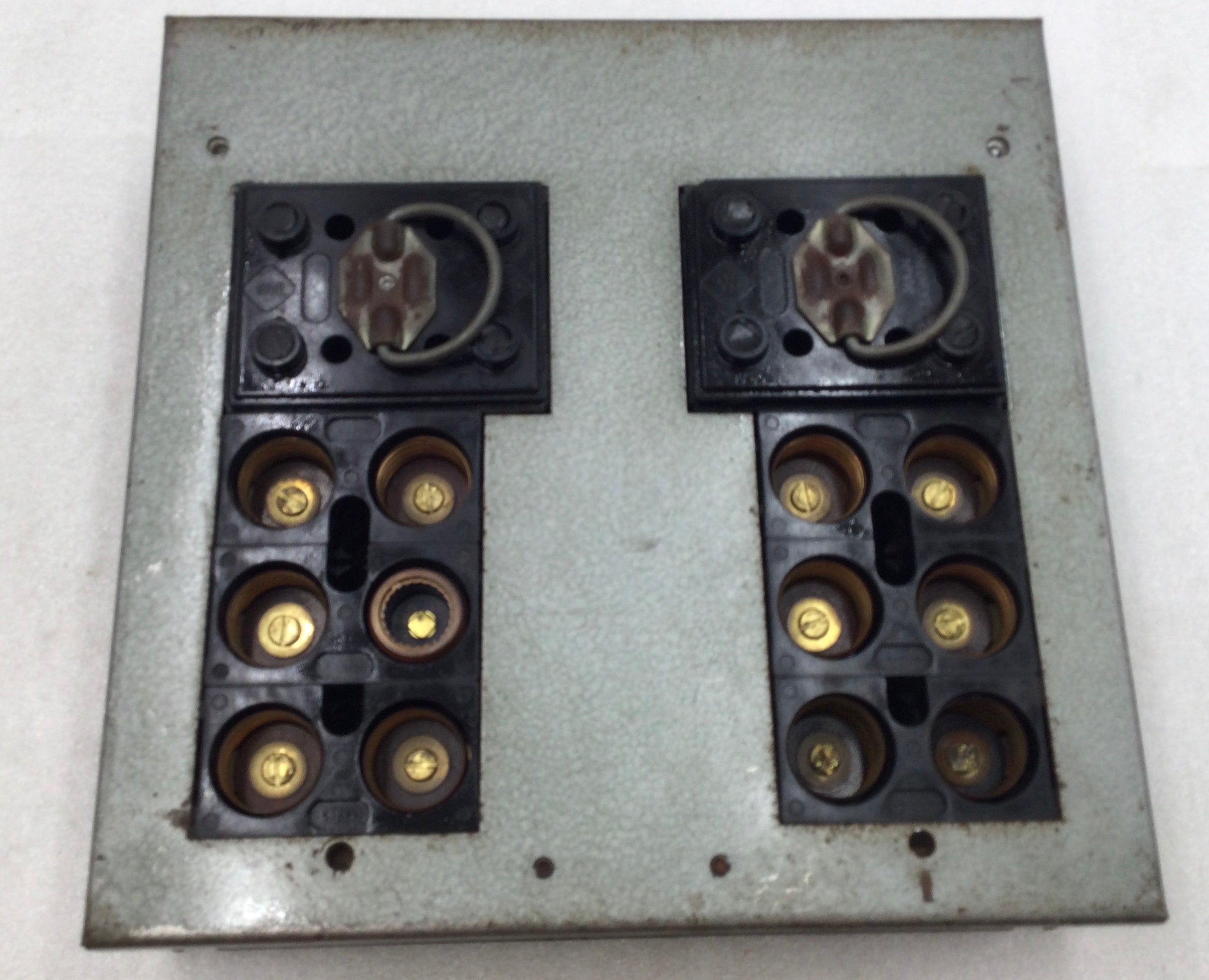 Heinemann D-23 100 Amp 12 Pole 240V Combo Fuse Block w/Panelboard Encl