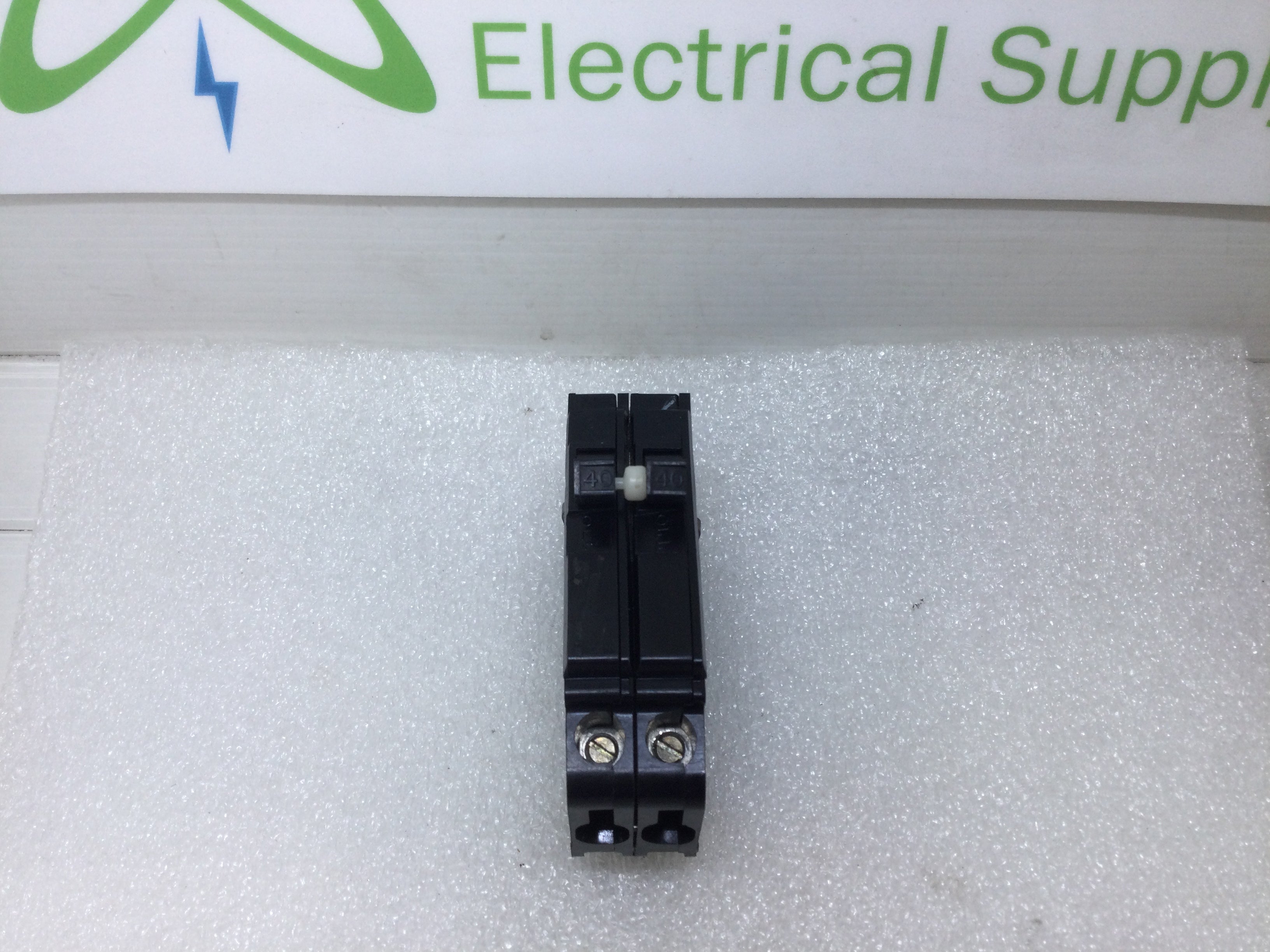 Crouse Hinds/Challenger MH4040 40 Amp 1 Pole Tandem 120/240V Circuit B