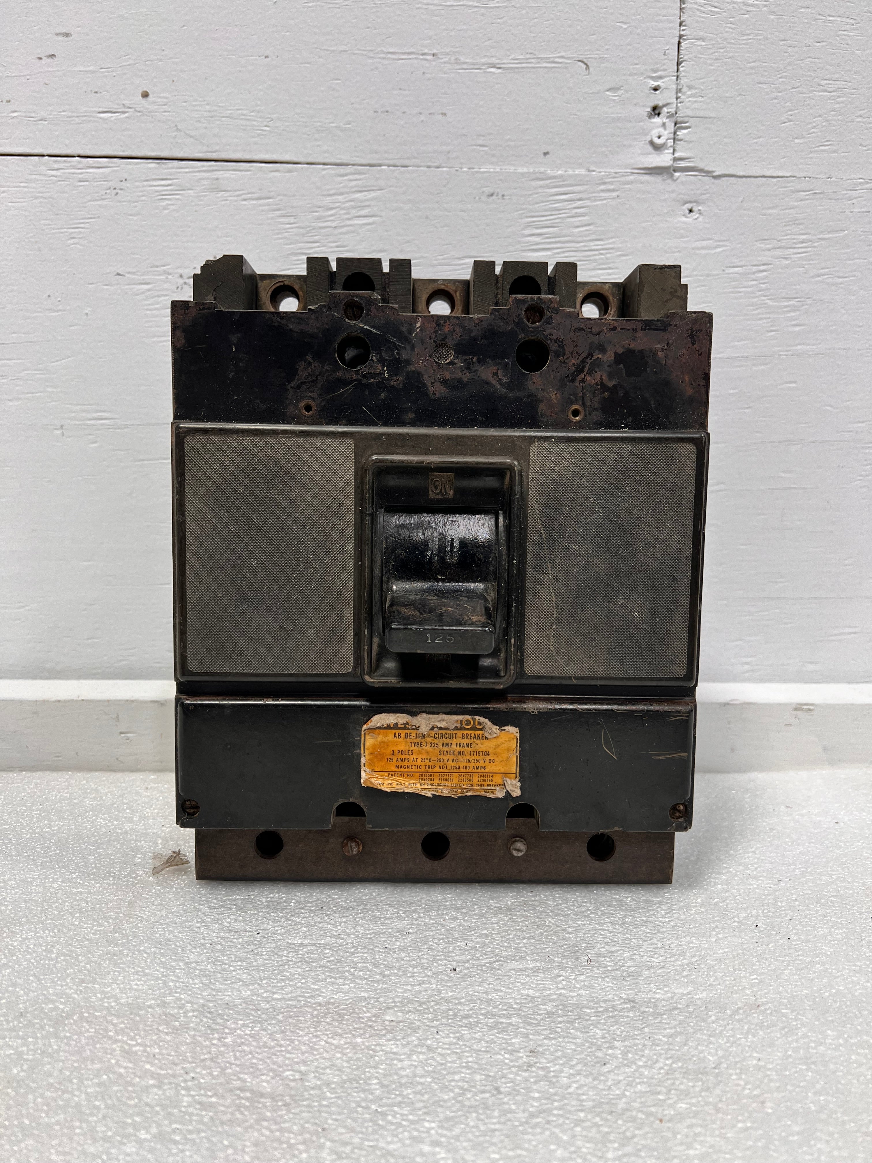 Westinghouse Type-J 225 Amp Frame 125 Amp Trip 3 Pole Circuit Breaker