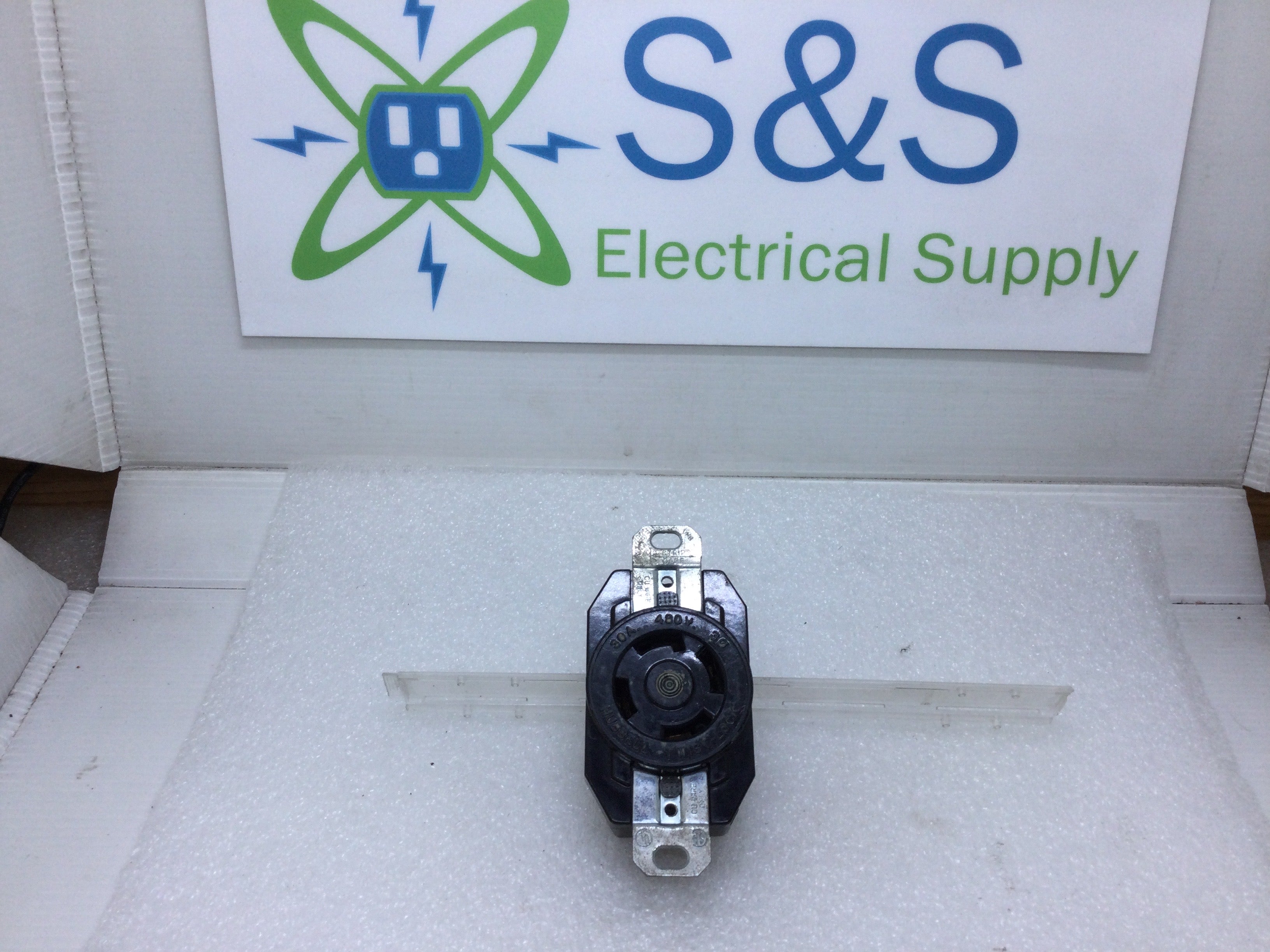 Hubbell Twist-Lock 30 Amp 480V NEMA L16-30 3-Phase Twist Lock Receptac