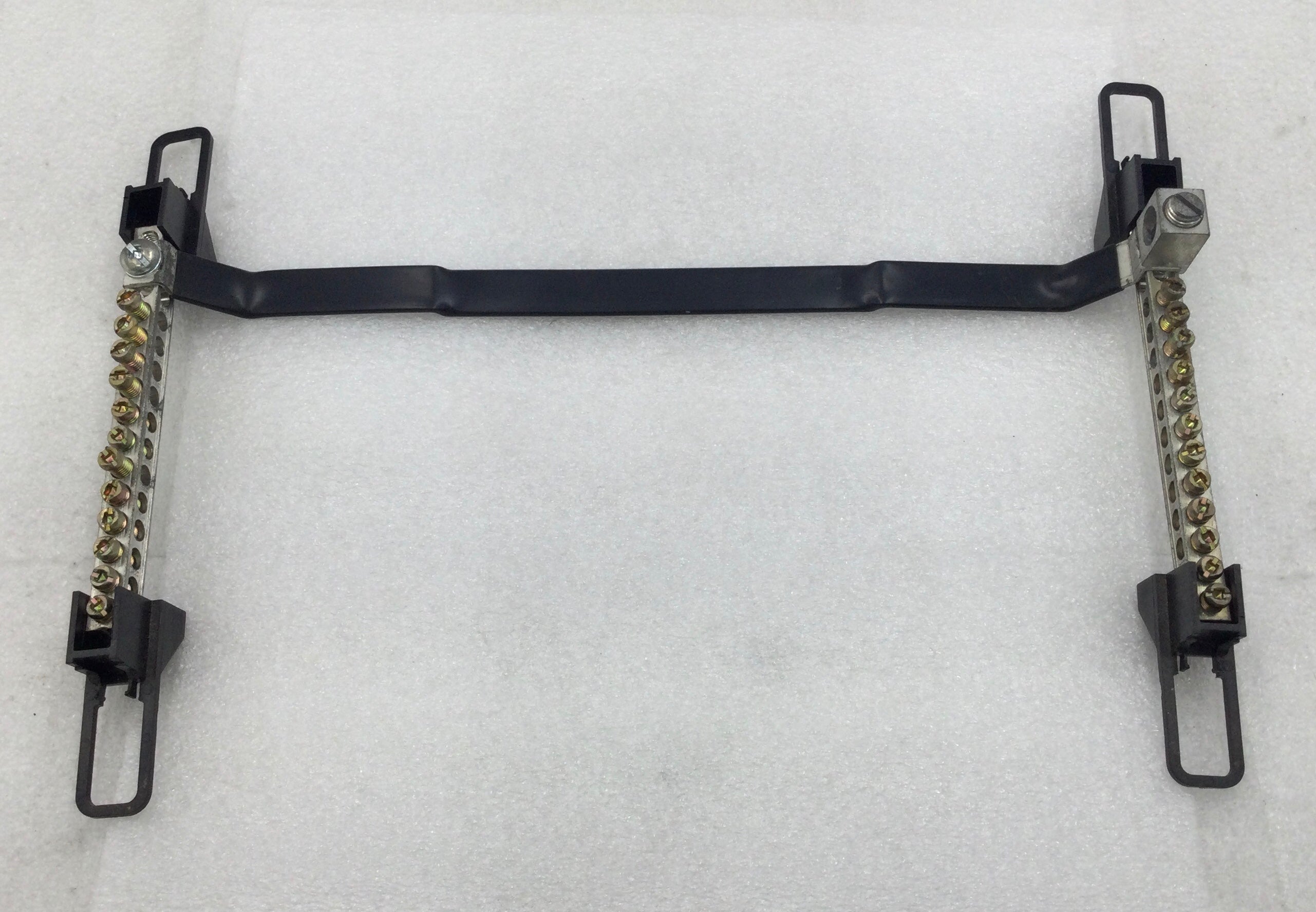 Eaton/Cutler-Hammer 15-Position Neutral Isolated Grounding-Bar