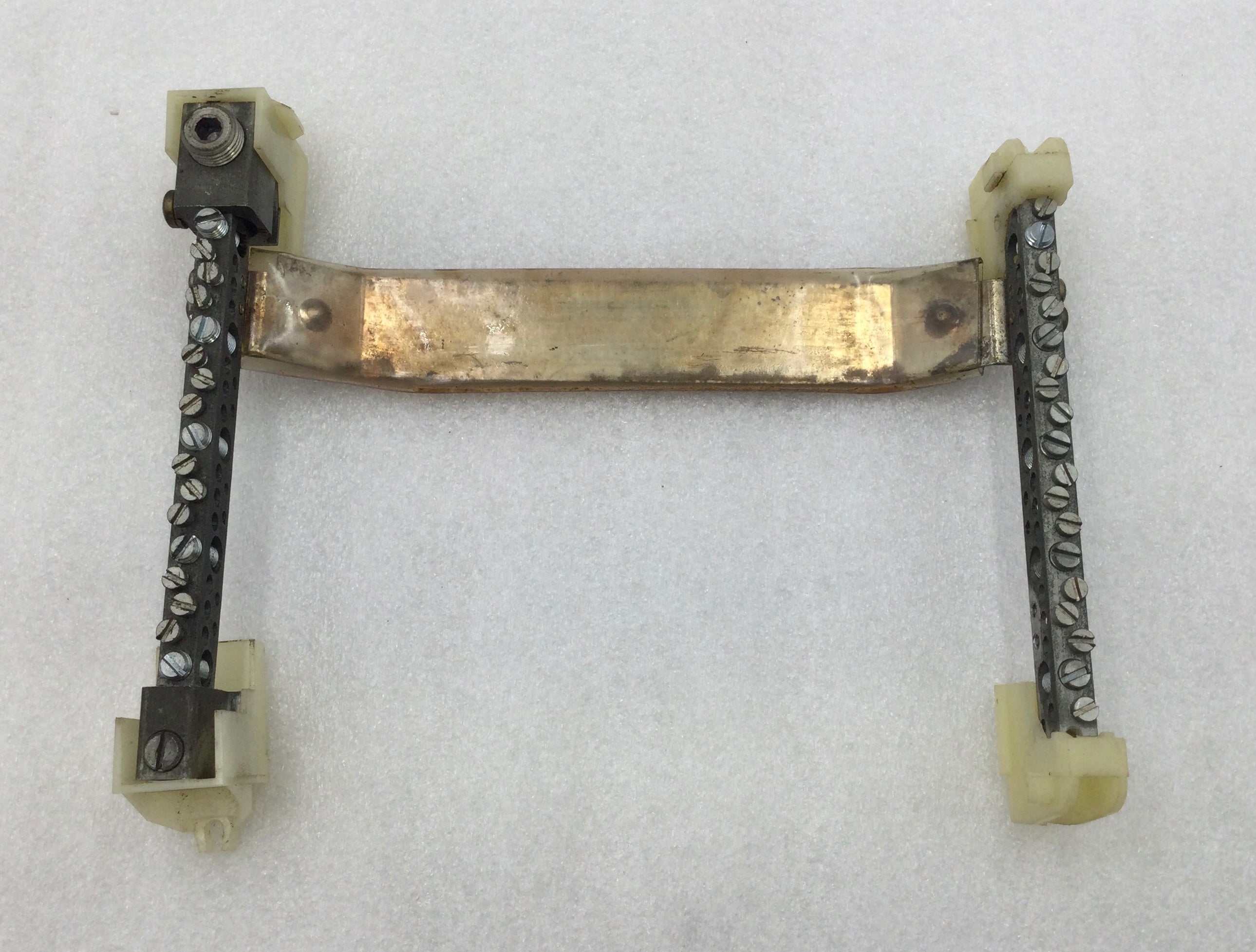 FPE 19 Position 4-14 AWG Neutral Isolated Grounding Bar 7 1/4" x 9 1/2