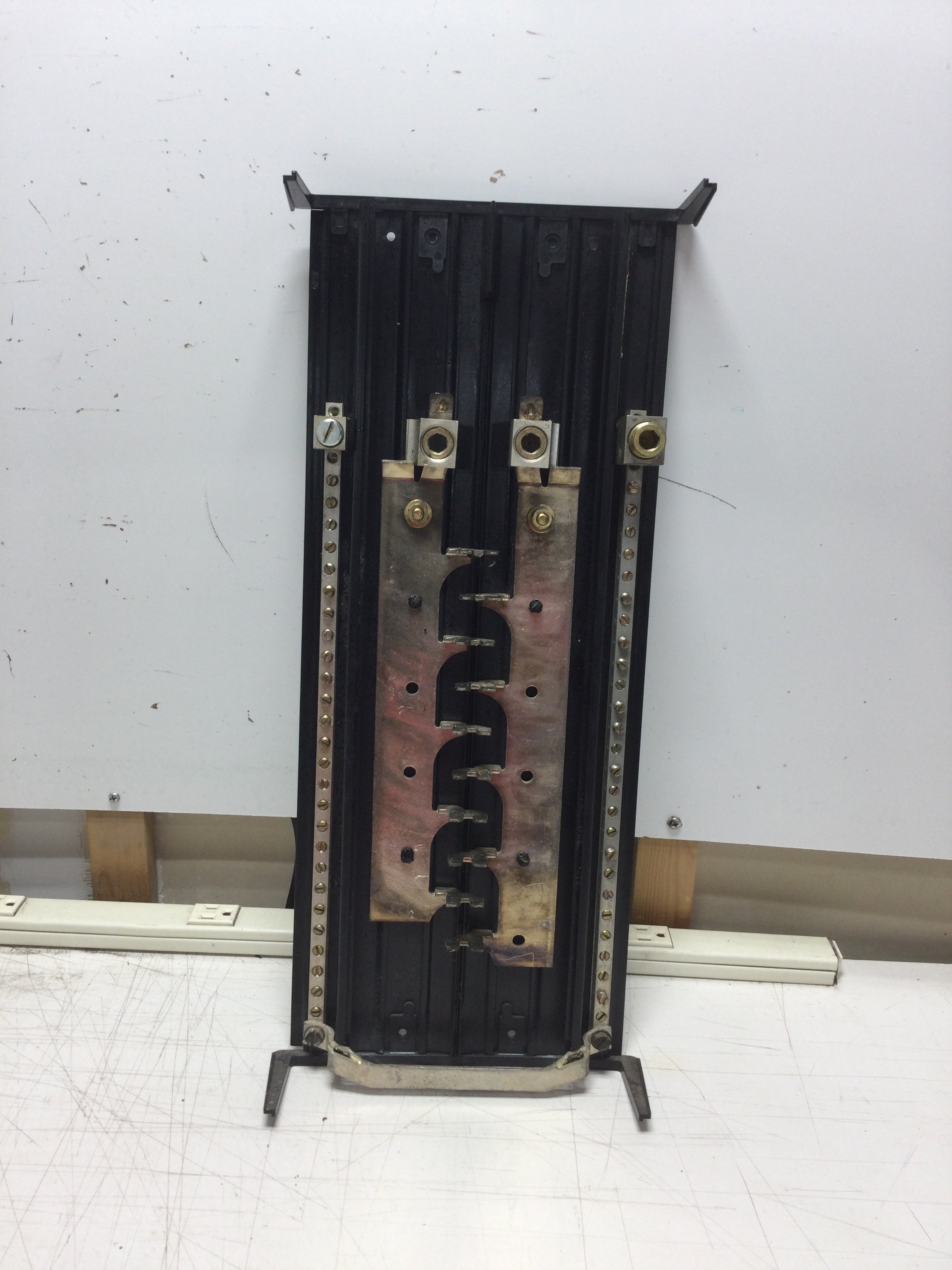 Siemens G2040MB1200CU 10 Space/20 Circuit 200 Amp Load Center 120/240