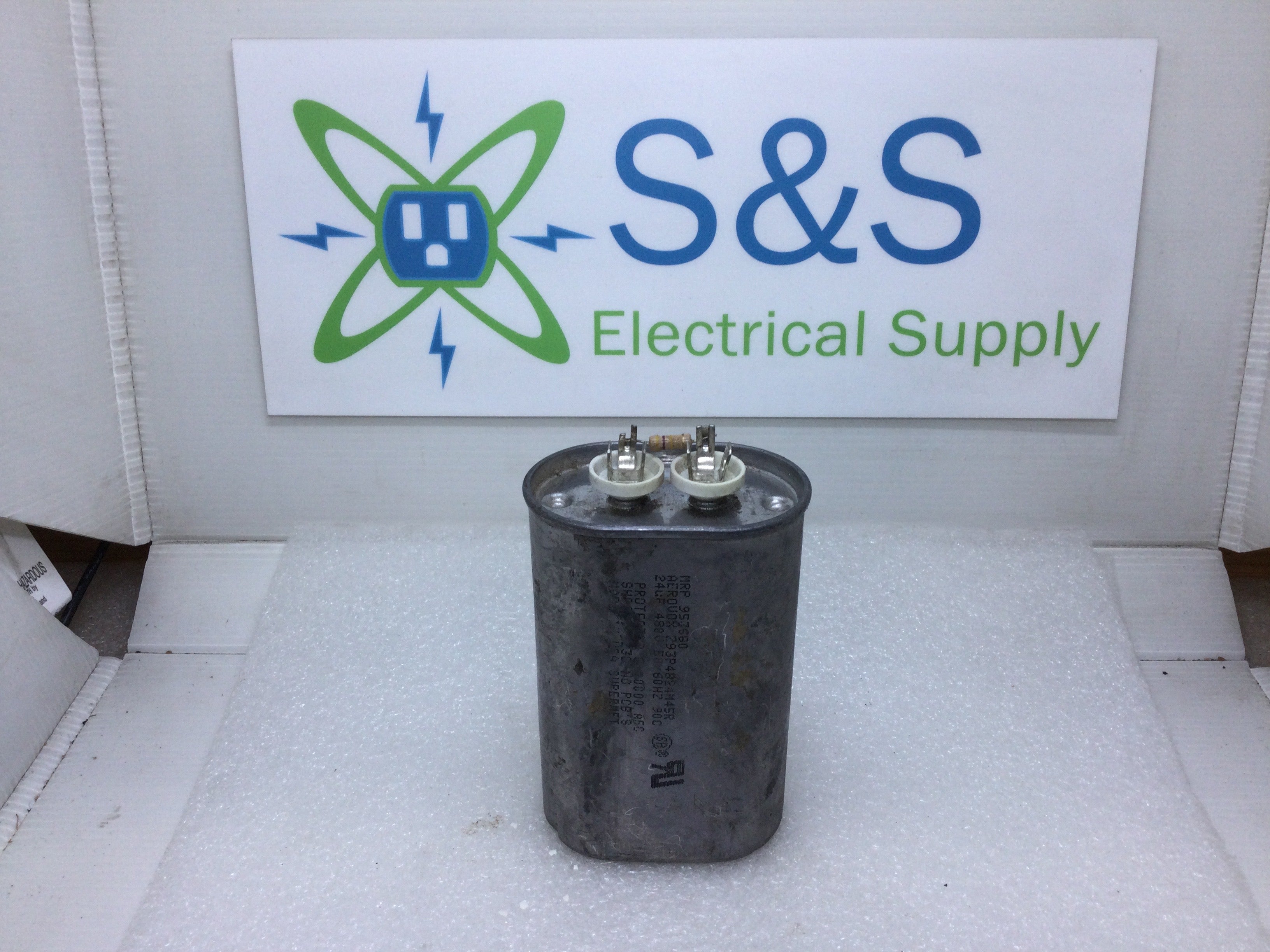 AeroVox Z93P4824M45R 480V 24uf 50/60Hz Oil Filled Capacitor for HID Li
