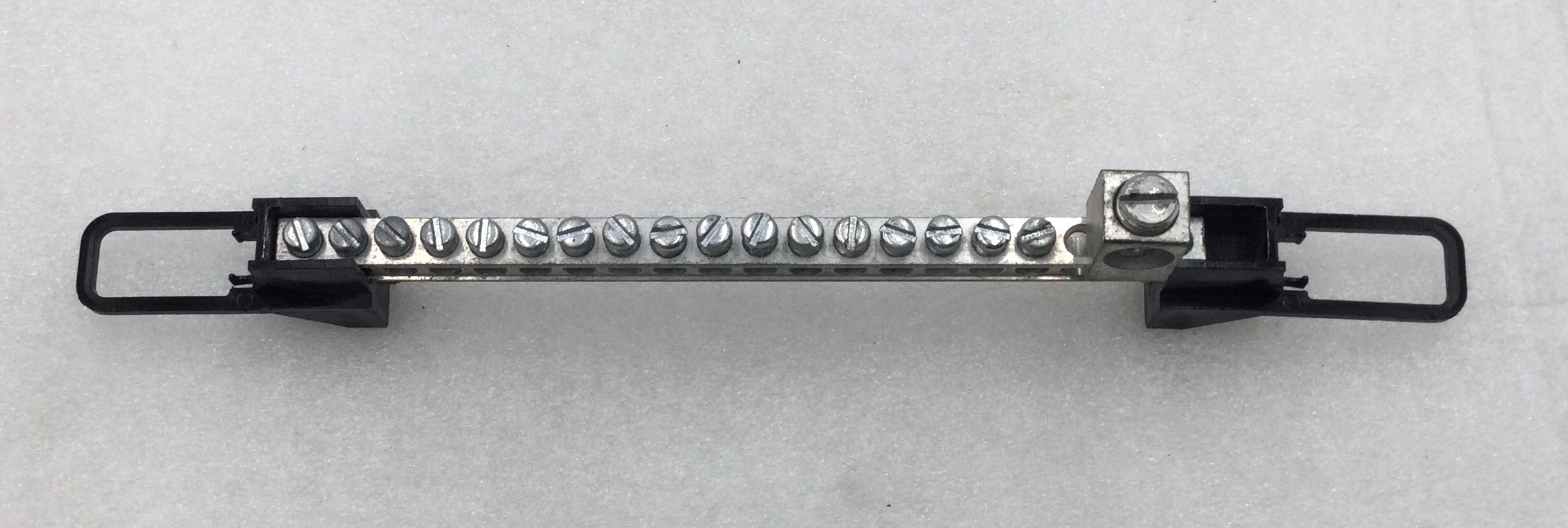 Eaton C-1495 20-Position Neutral-Isolated Grounding-Bar