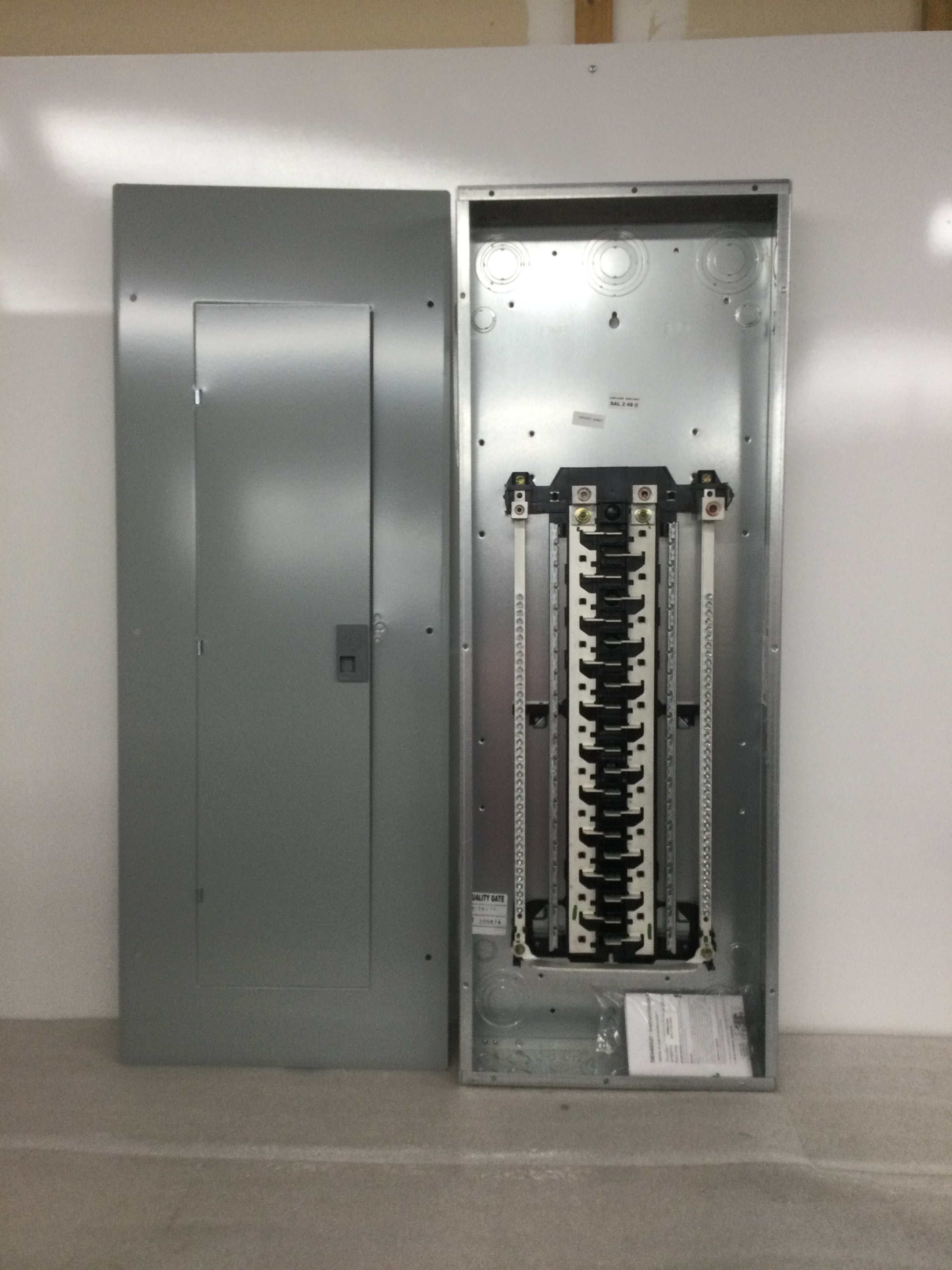 GE TLM4020CCU 200 Amp Main lug Load Center 1 Phase 3 Wire 120/240V Cop