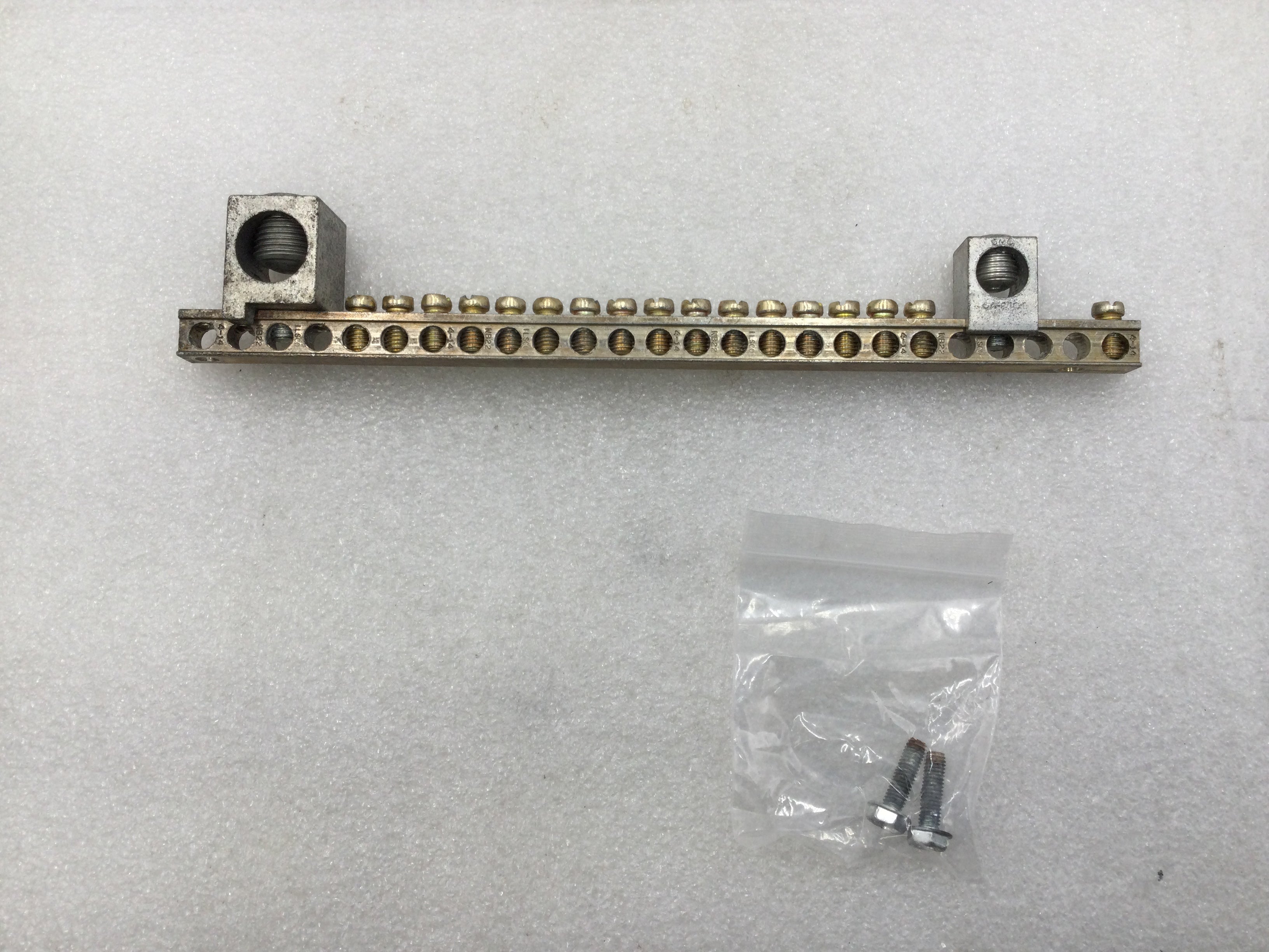 Eaton 25 Position 4-14 AWG Grounding Bar