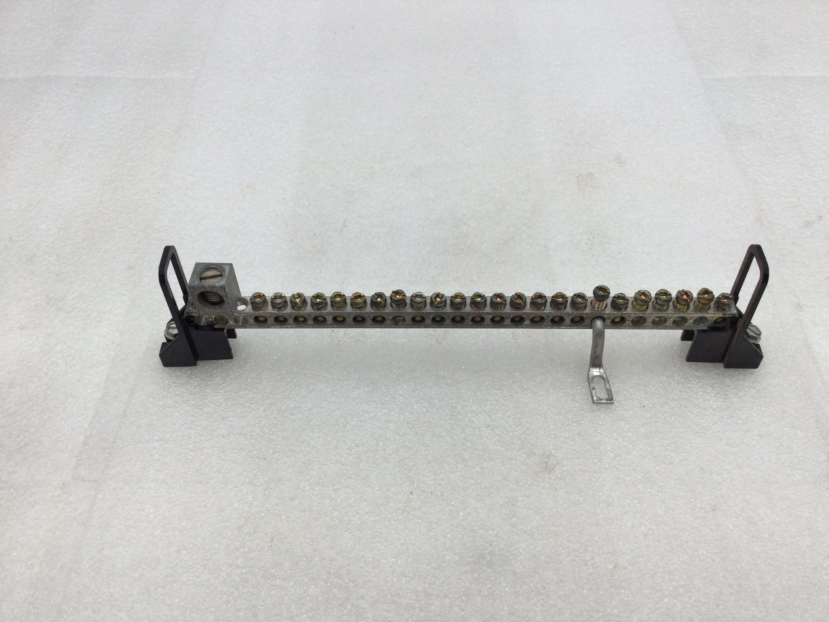 Eaton/Cutler 27 Position Neutral/Isolated Grounding Bar 10 1/2" x 1 1/